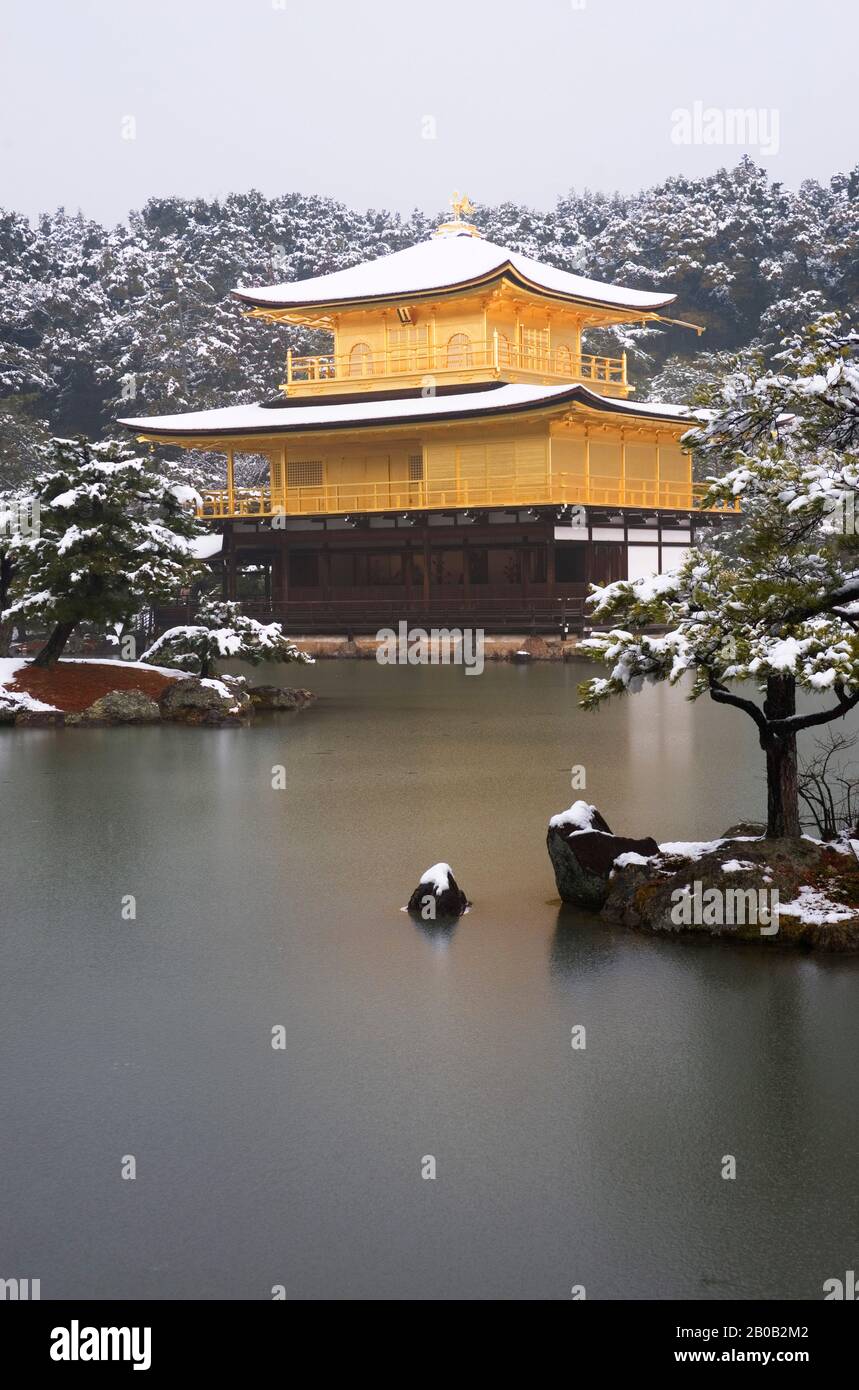 Temple kyoto snow hi-res stock photography and images - Alamy