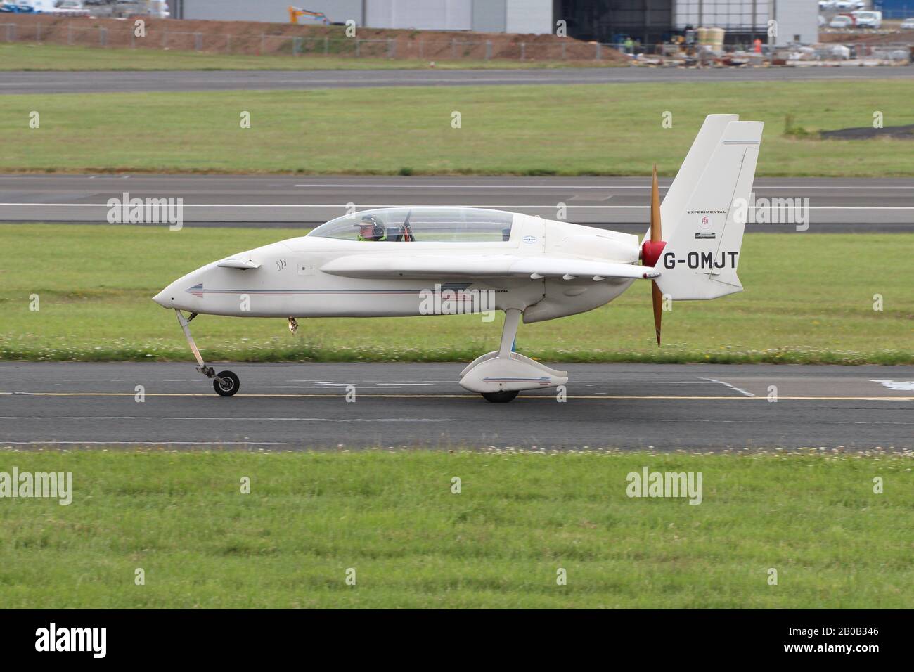 G-OMJT, a privately-owned Rutan Long-EZ homebuilt aircraft, at ...