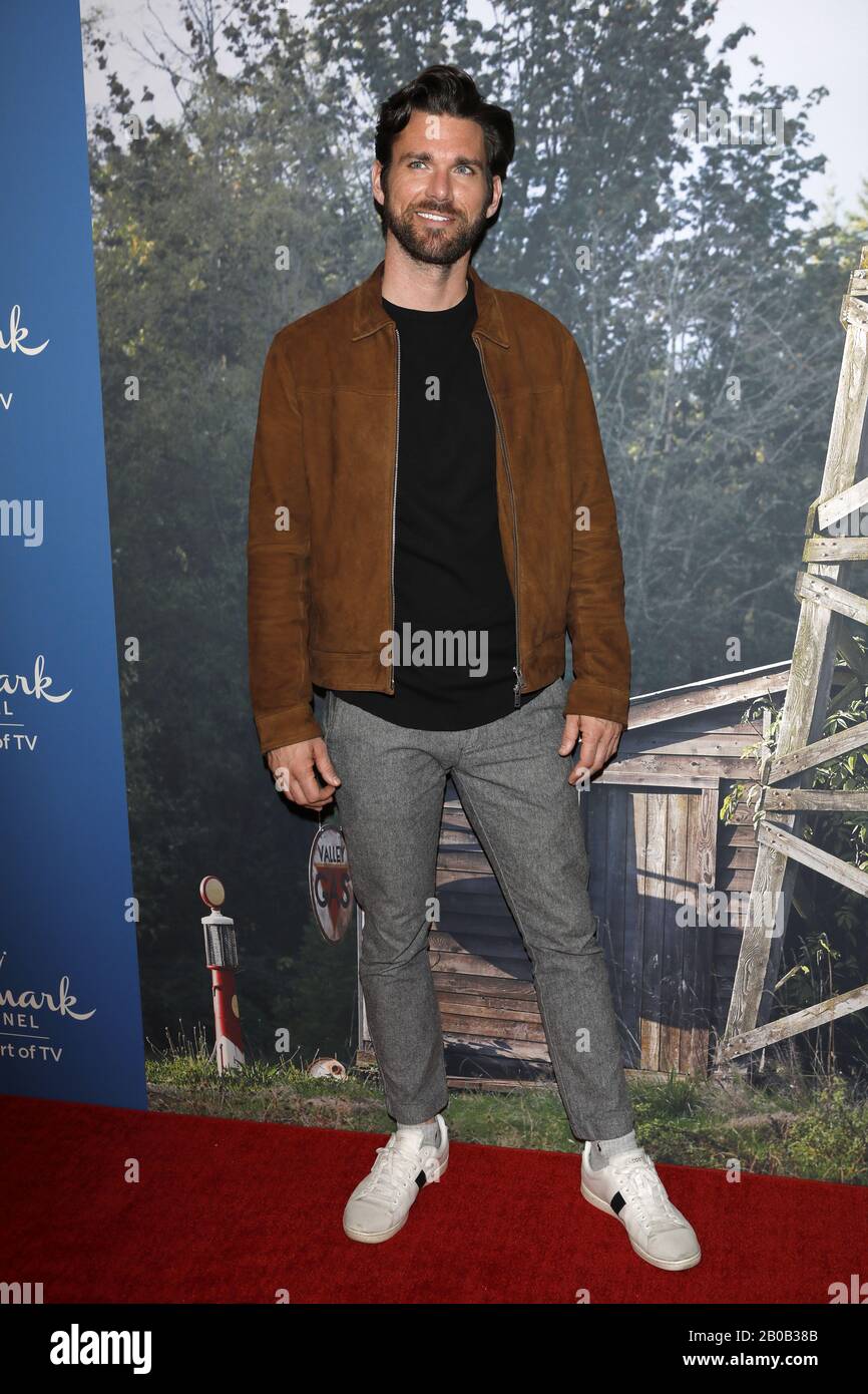 February 11, 2020, Beverly Hills, CA, USA: LOS ANGELES - FEB 11: Kevin ...