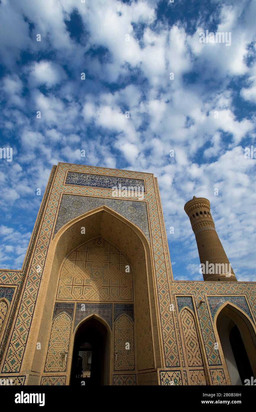 UZBEKISTAN, BUKHARA, KALON MOSQUE, KALON MINARET IN BACKGROUND Stock ...