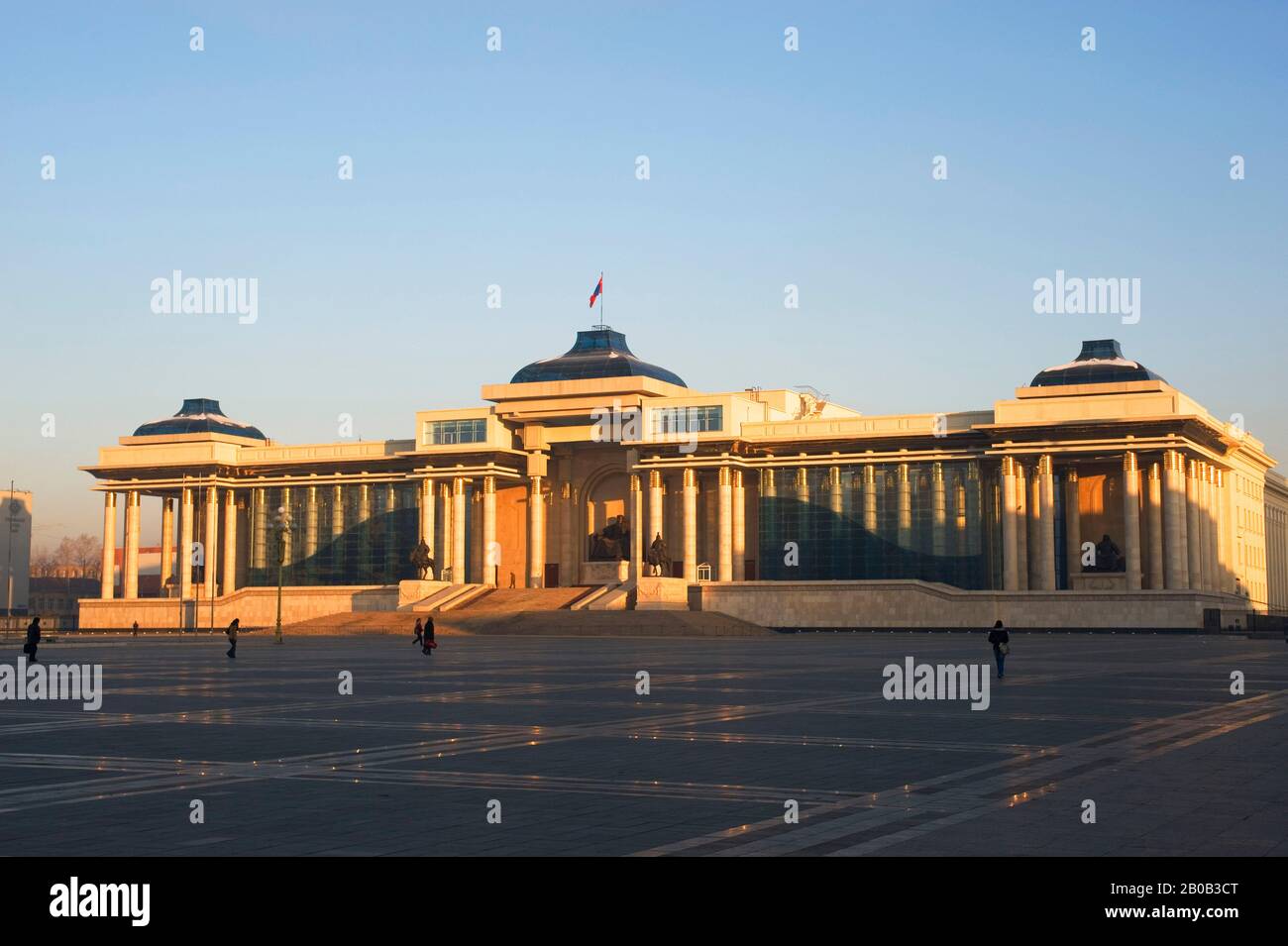 MONGOLIA, ULAANBAATAR, GOVERNMENT HOUSE WITH STATUE OF GENGHIS KHAN IN ...