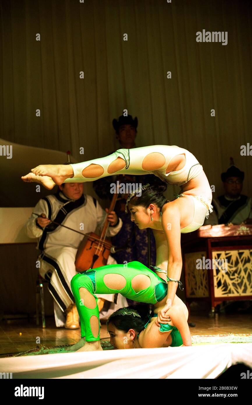 Mongolian acrobat hi-res stock photography and images - Alamy