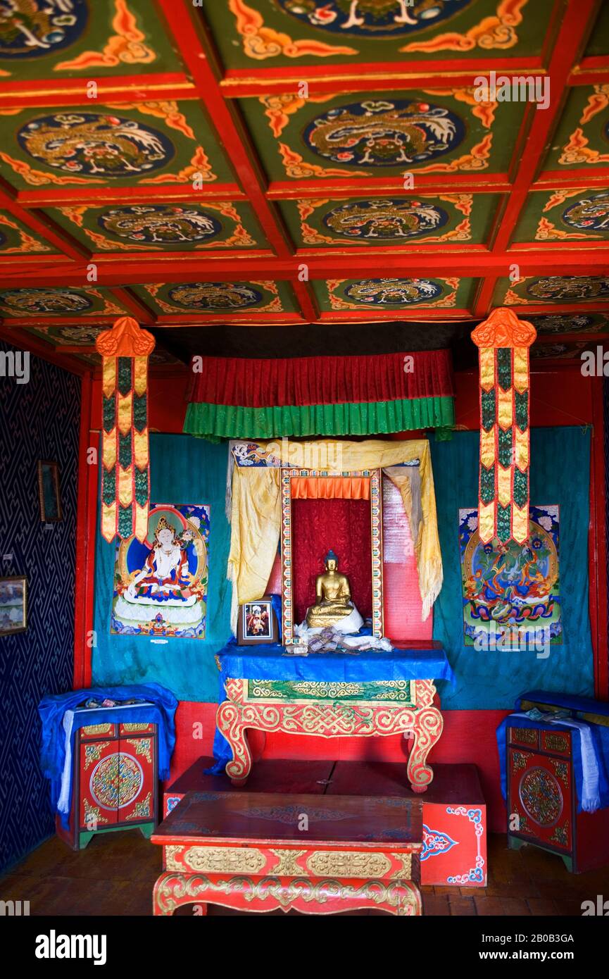 MONGOLIA, NEAR ULAANBAATAR AND ZUUNMOD, MANZUSHIR MONASTERY, INTERIOR ...
