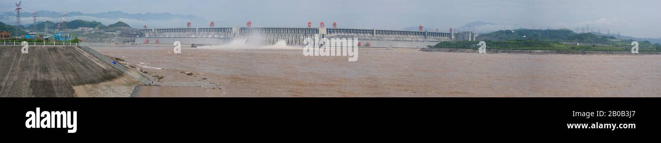 CHINA, THREE GORGES, YANGTZE RIVER AT XILING GORGE, THREE GORGES DAM ...