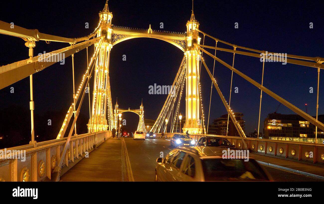 Traffic on albert bridge london hi-res stock photography and images - Alamy