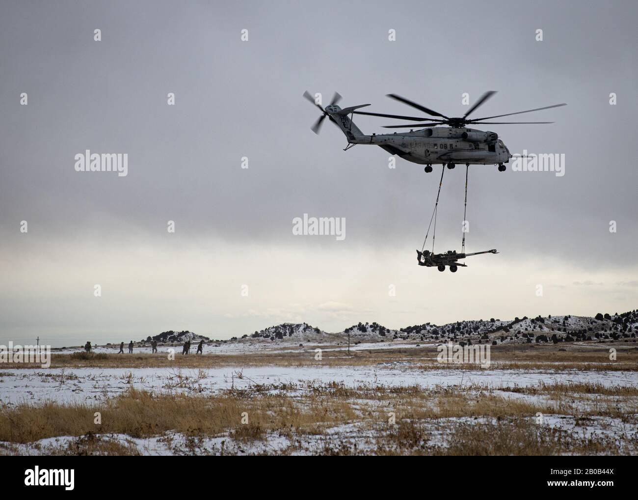 A Marine CH-53E Super Stallion assigned to Marine Heavy Helicopter ...
