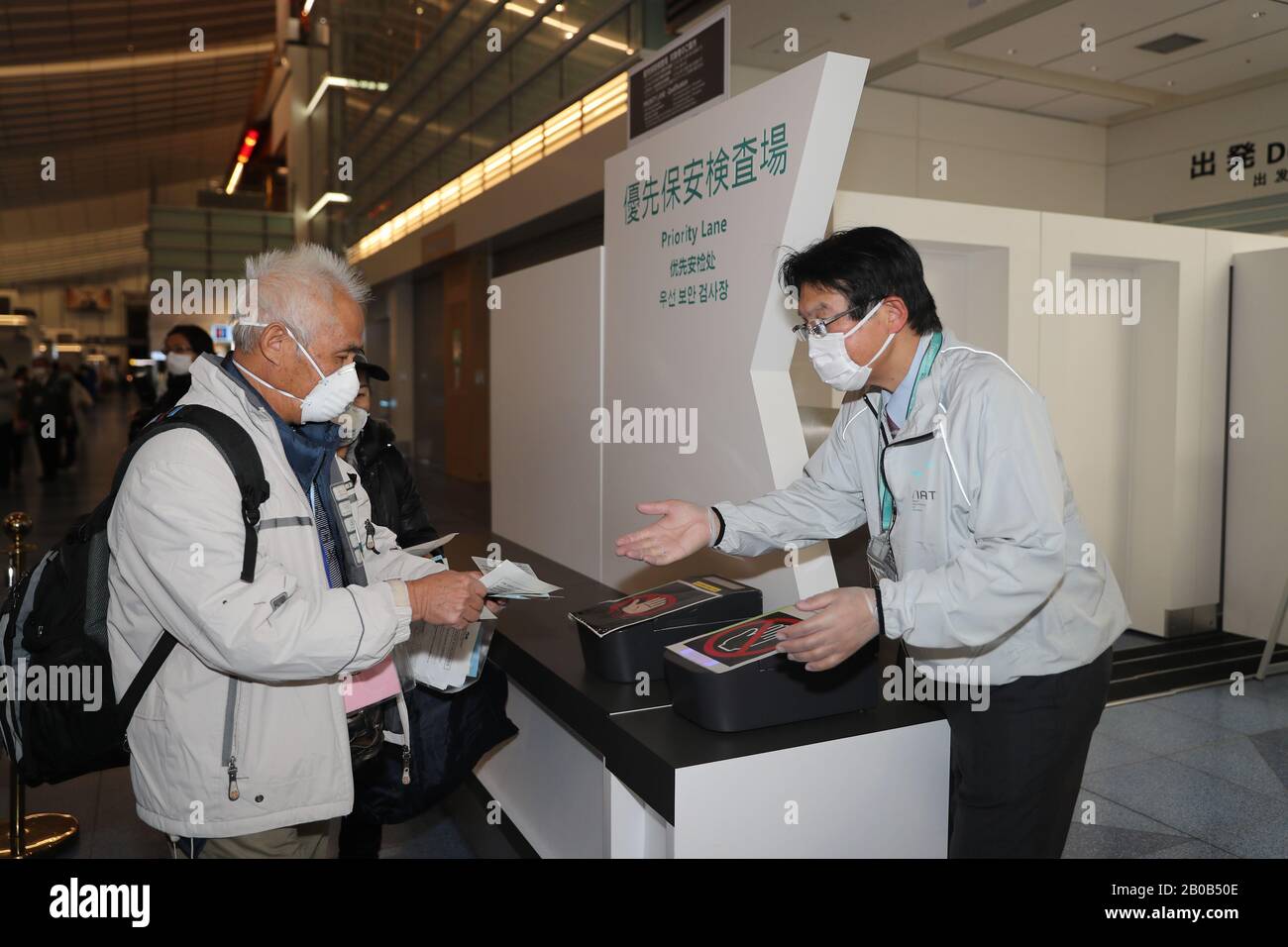 Haneda airport check in hi-res stock photography and images - Alamy