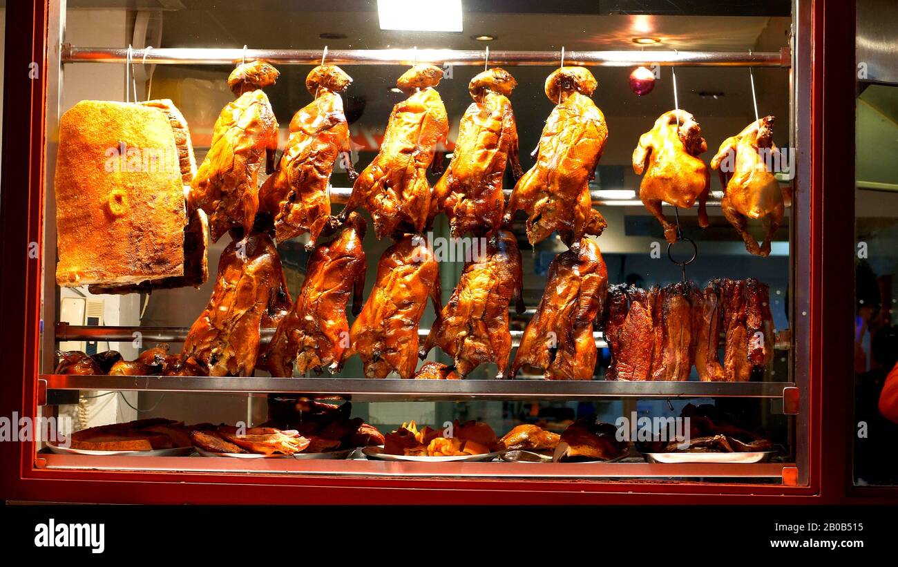 roasted ducks in the windows of London Chinatown - LONDON, ENGLAND ...