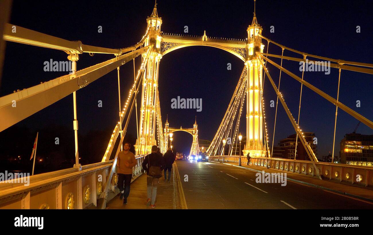 traffic on Albert Bridge London - LONDON, ENGLAND - DECEMBER 10, 2019 ...