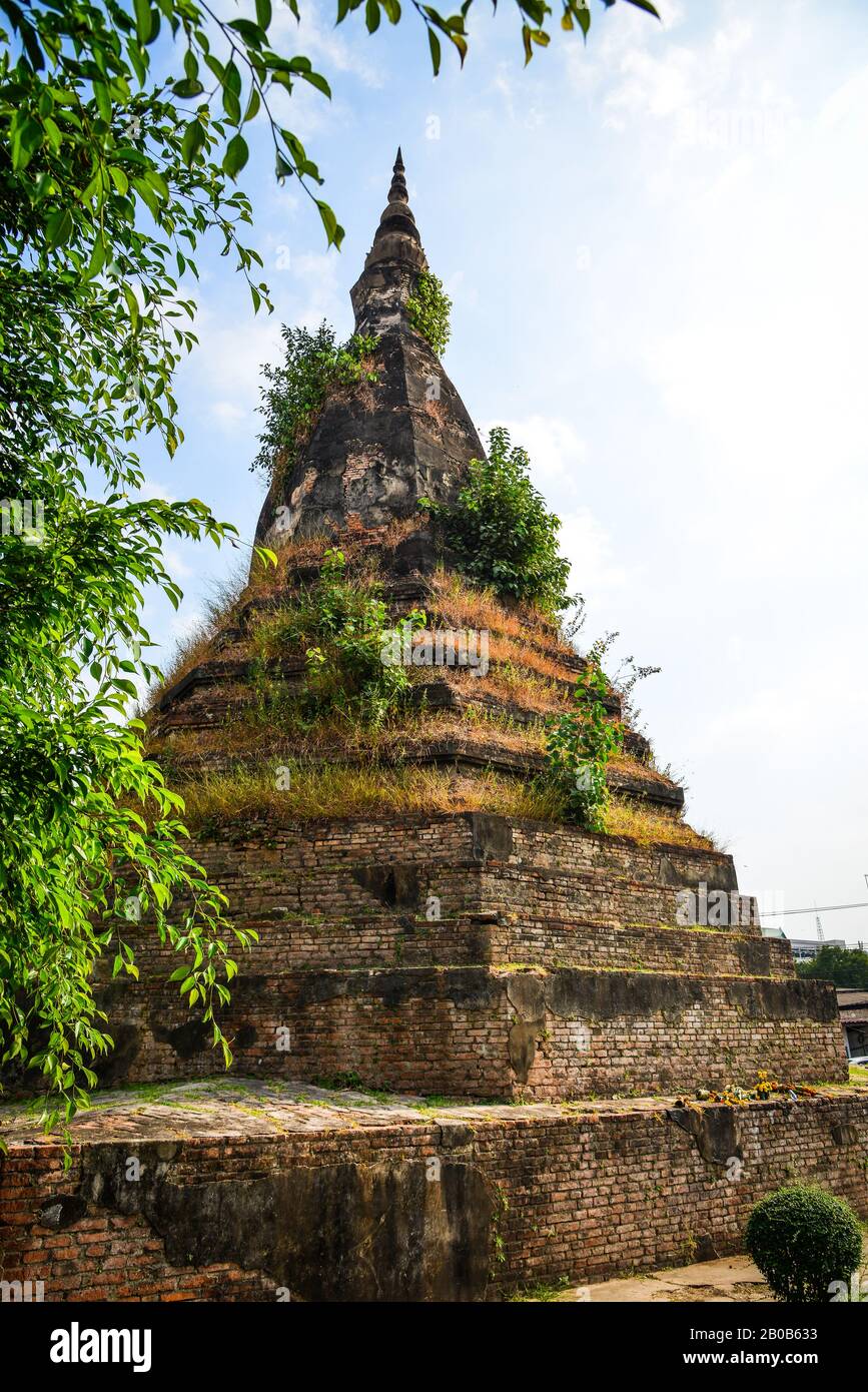 That dam stupa in vientiane hi-res stock photography and images - Alamy