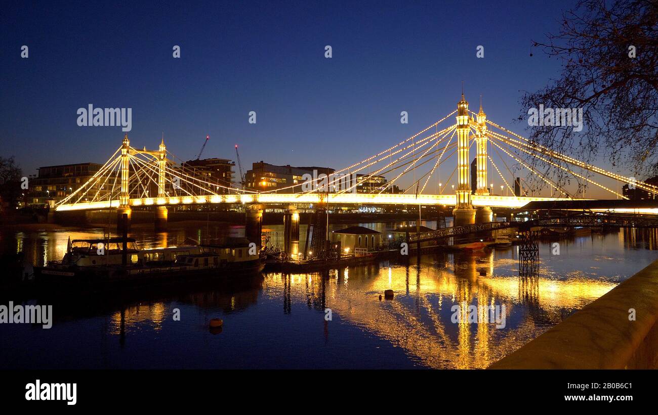amazing view over Albert Bridge at night Stock Photo - Alamy