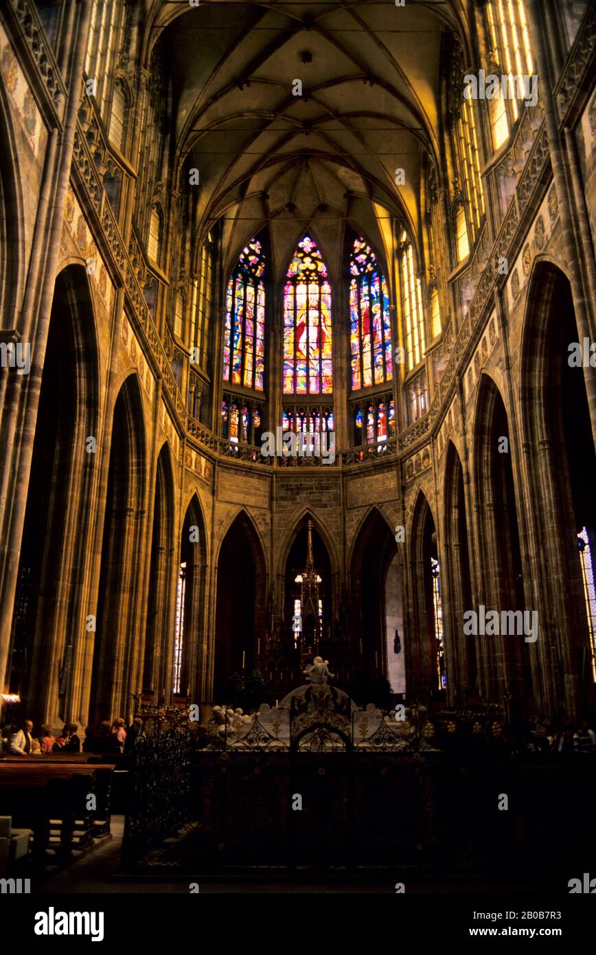 Gothic architecture interior hi-res stock photography and images - Alamy