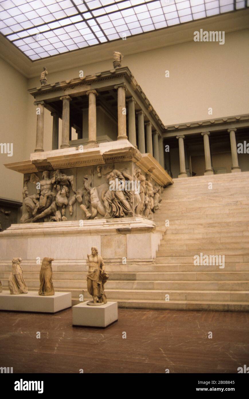 GERMANY, EAST BERLIN, PERGAMON MUSEUM, PERGAMON ALTAR Stock Photo - Alamy