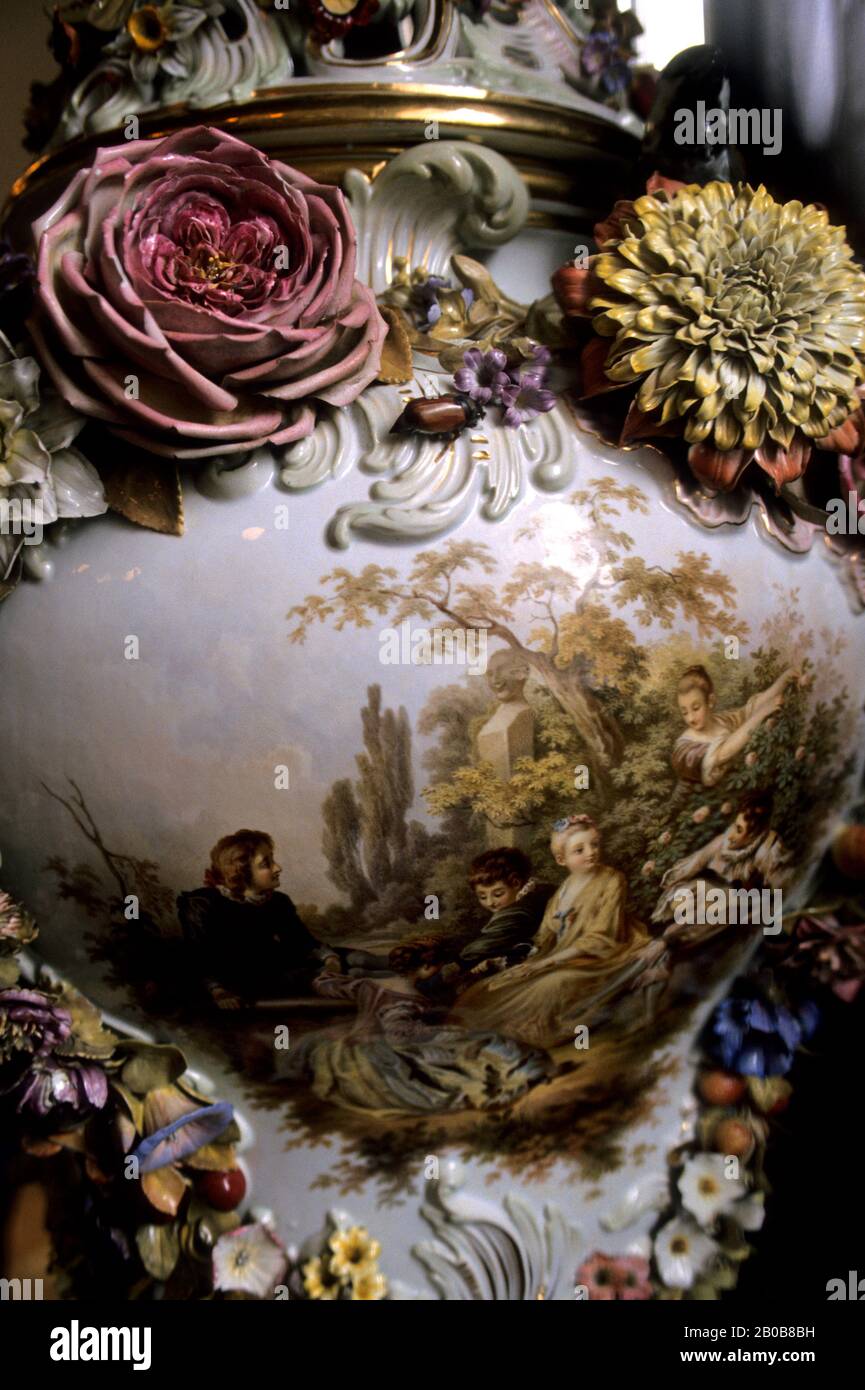 E.GERMANY, MEISSEN, PORCELAIN MUSEUM, DISPLAY Stock Photo - Alamy