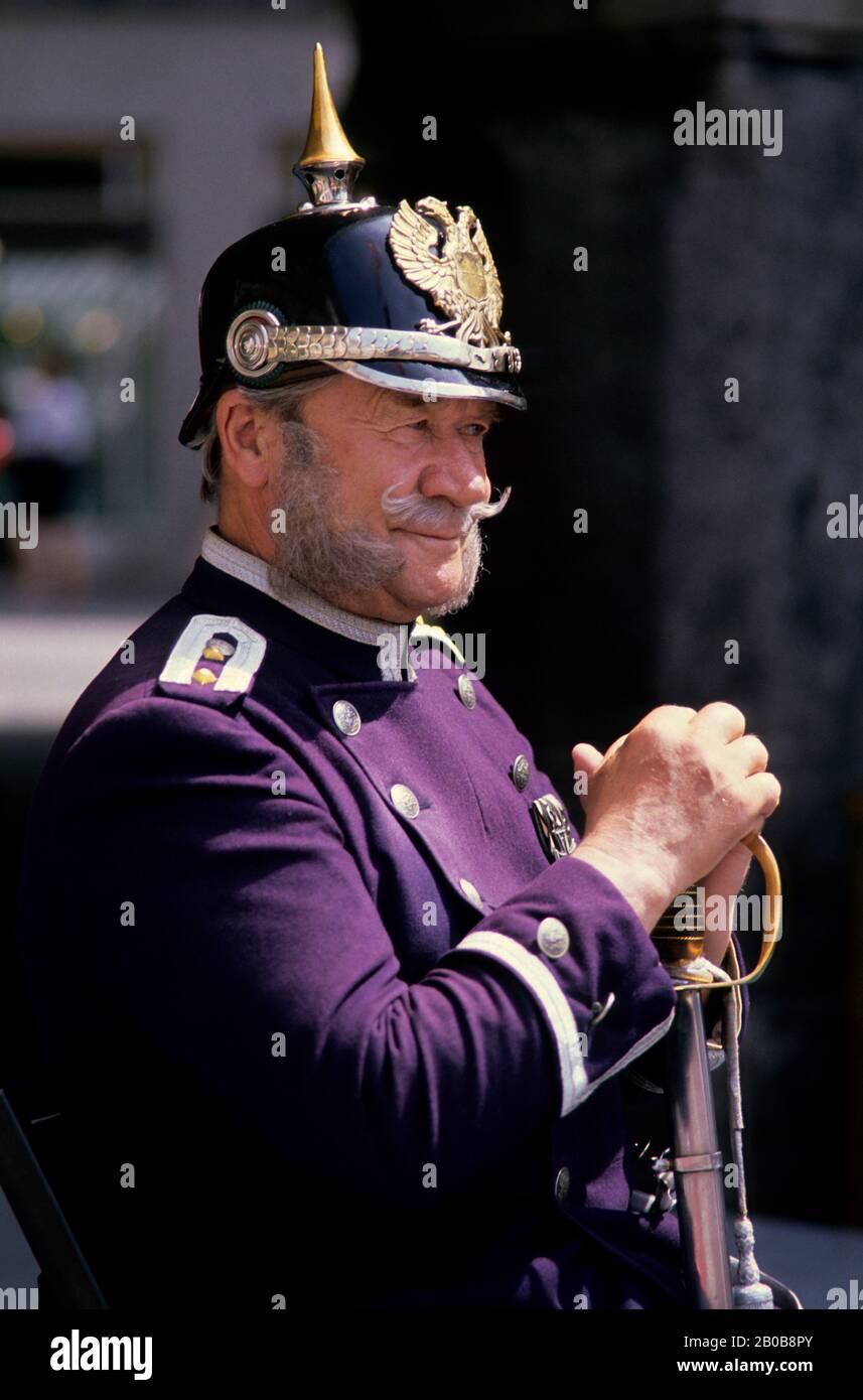 Historical police uniform hi-res stock photography and images - Alamy