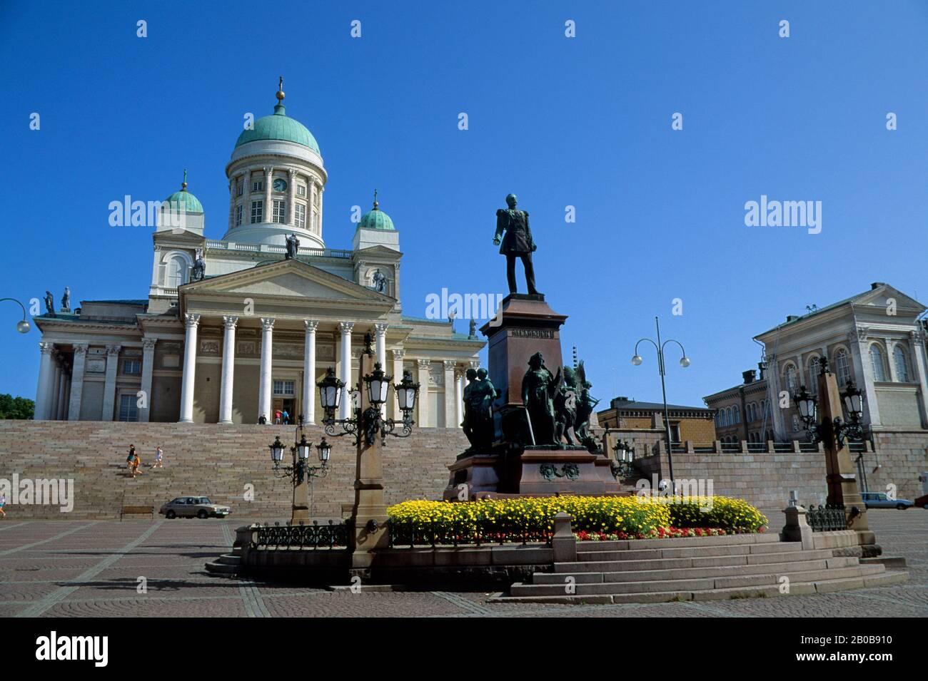 Helsinki cathedral square hi-res stock photography and images - Alamy