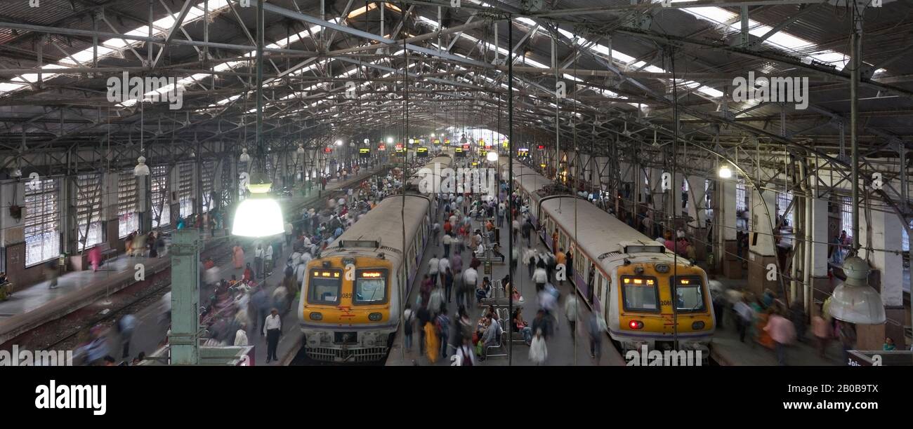 Crowded Churchgate station.Commuters in Churchgate station top view ...