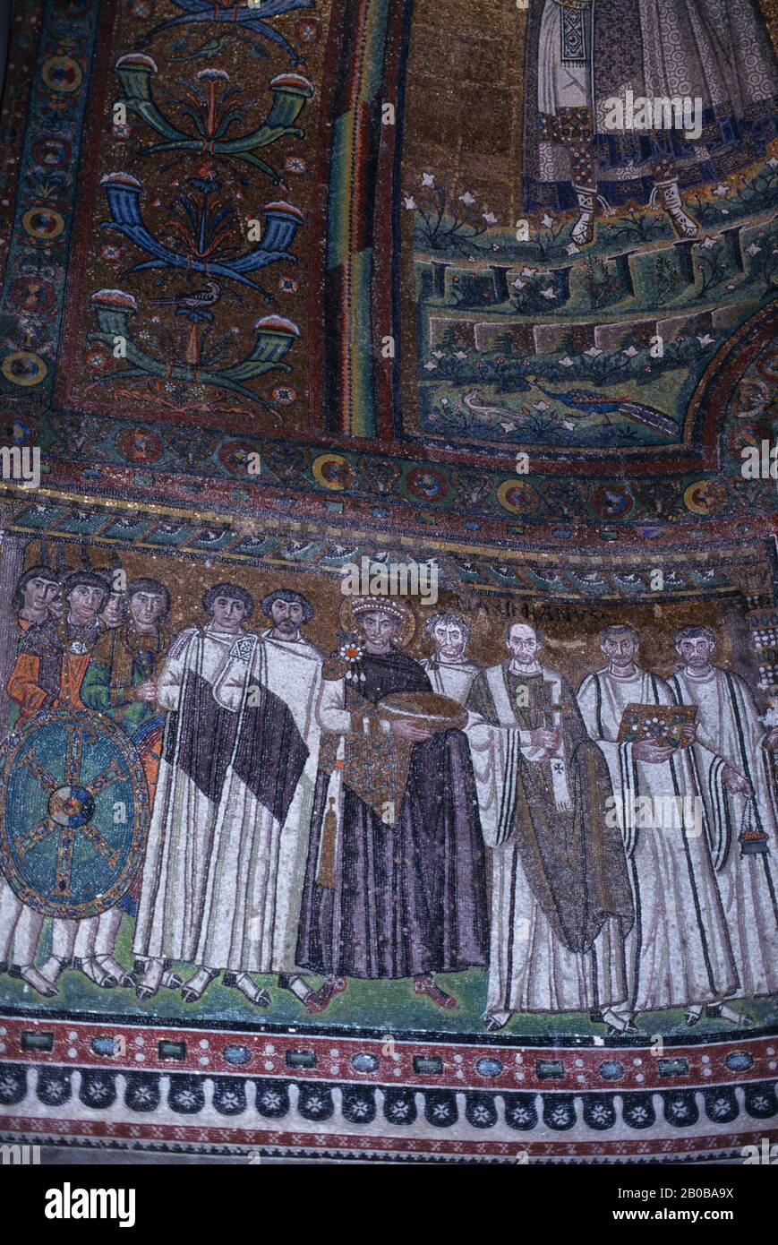ITALY, RAVENNA, S. VITALE, 547 AD, MOSAIC JUSTINIAN AND ATTENDANTS ...