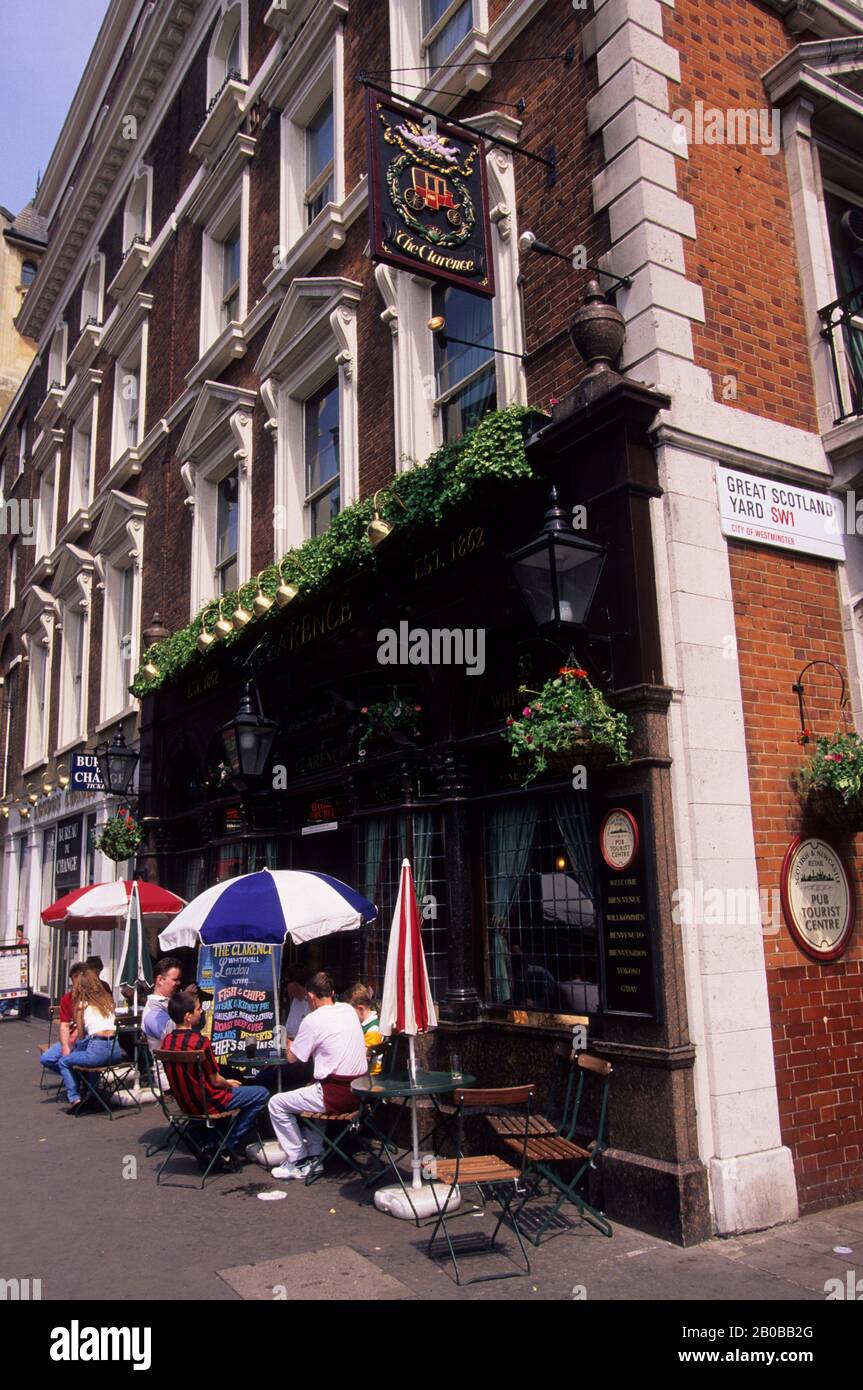 ENGLAND, LONDON, STREET CORNER PUB Stock Photo - Alamy