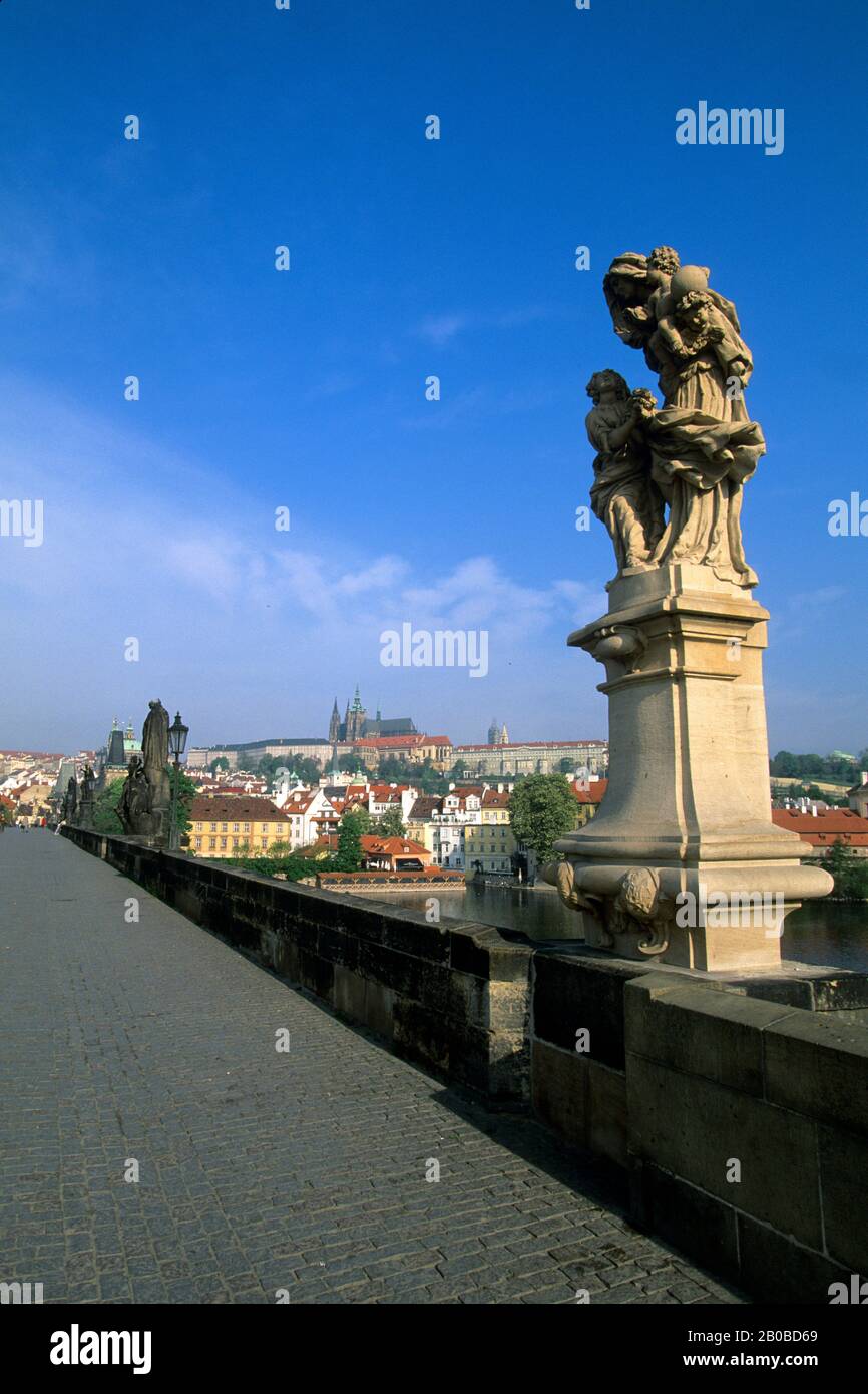 Charles bridge to prague castle hi-res stock photography and images - Alamy