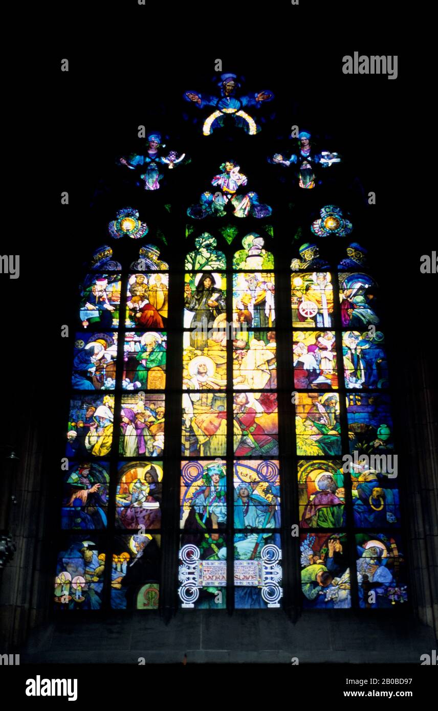 CZECH REPUBLIC, PRAGUE, CASTLE, ST.VITUS'S CATHEDRAL, GOTHIC, INTERIOR ...