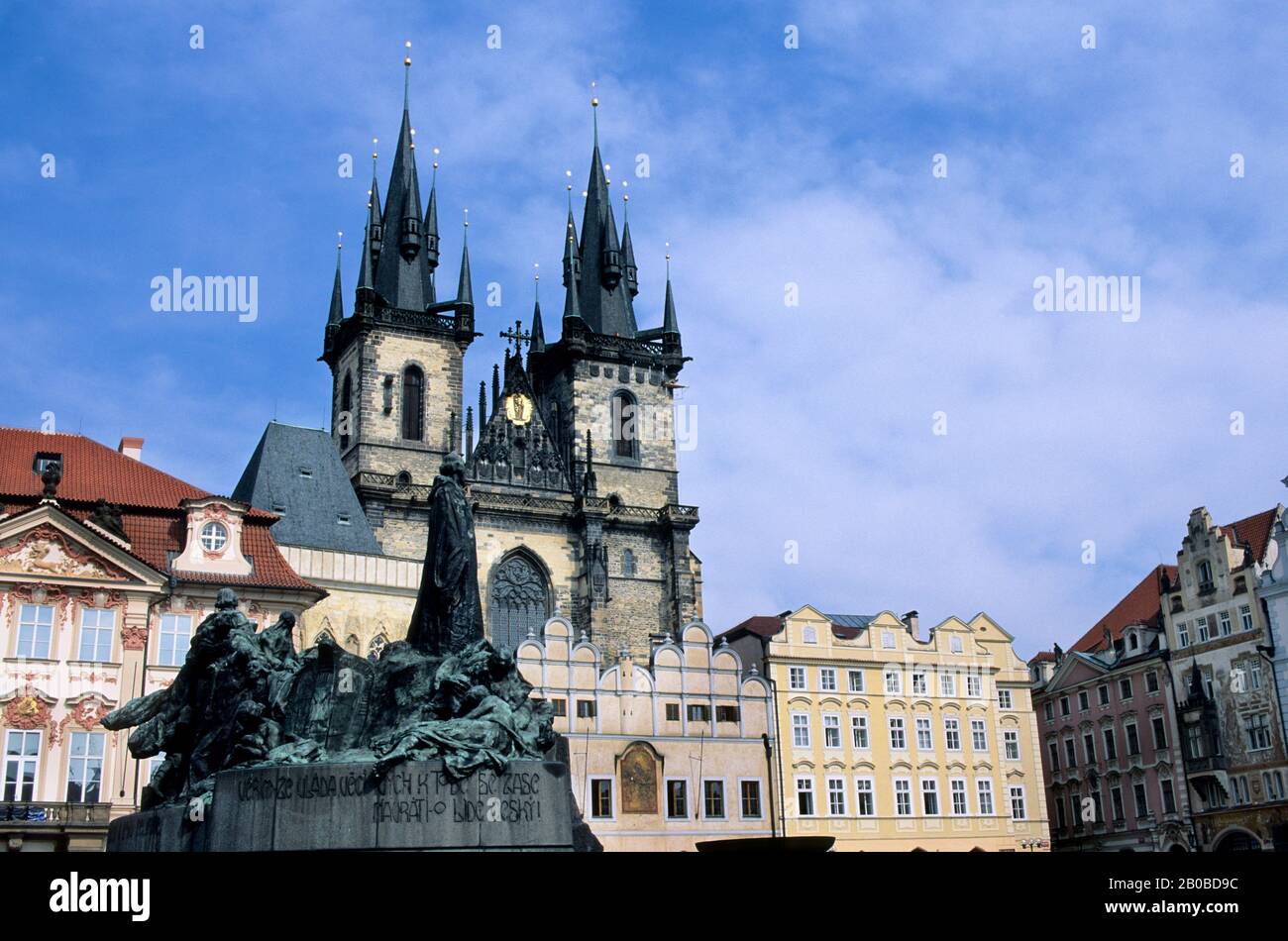 CZECH REPUBLIC, PRAGUE, OLD TOWN SQUARE WITH GOTHIC CHURCH OF OUR LADY ...