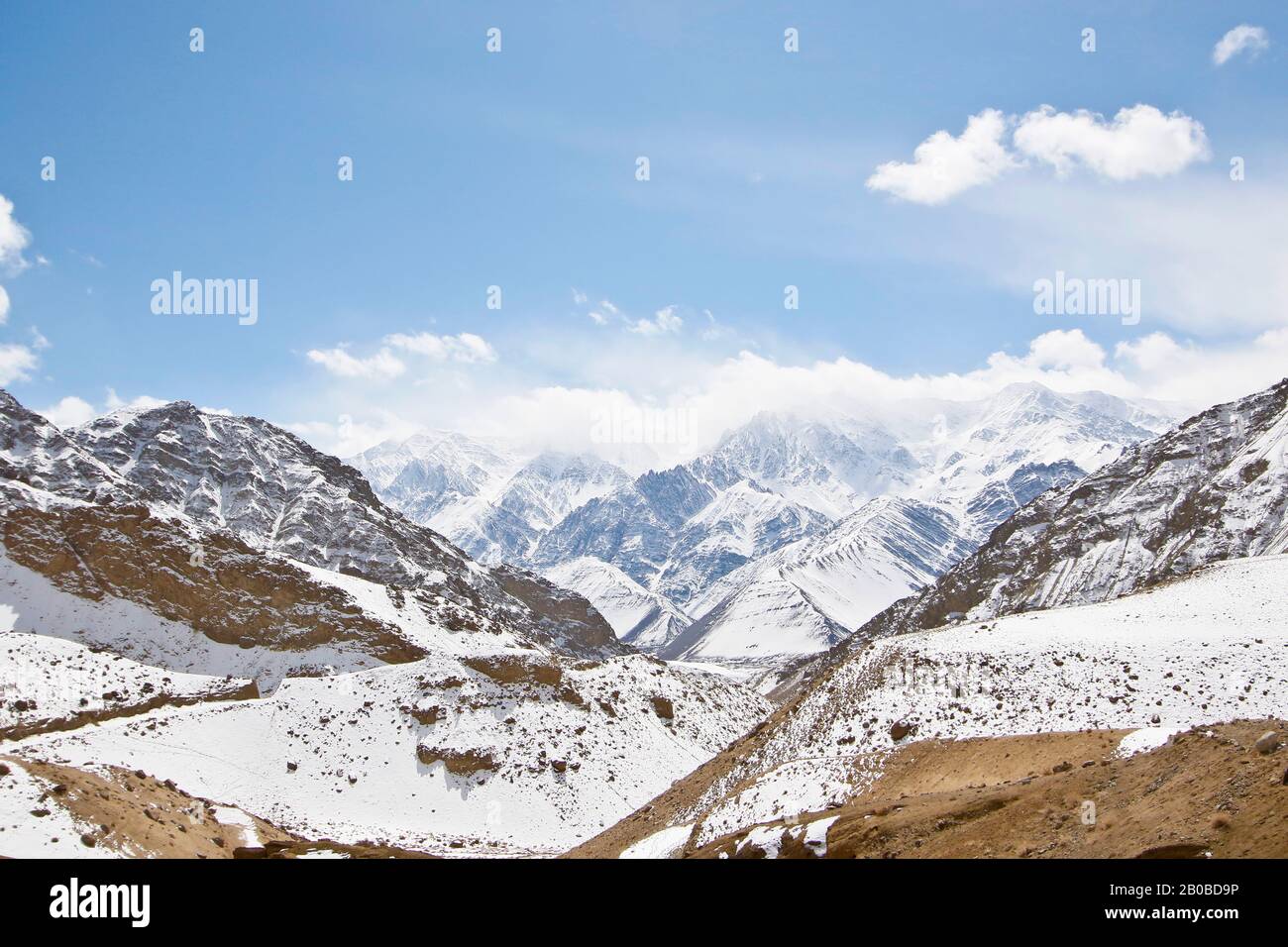 Zanskar range hi-res stock photography and images - Alamy