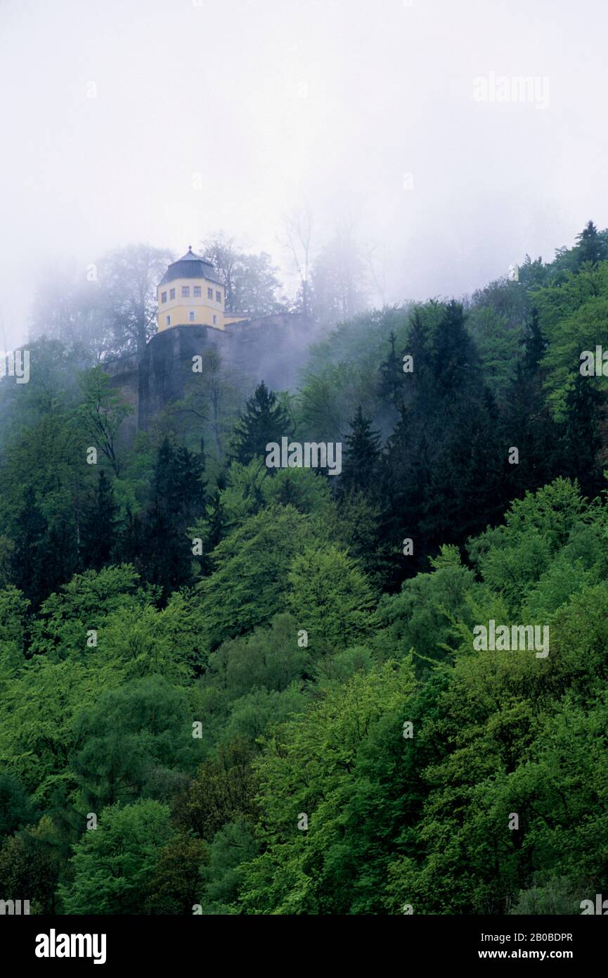 Castle rain hi-res stock photography and images - Alamy