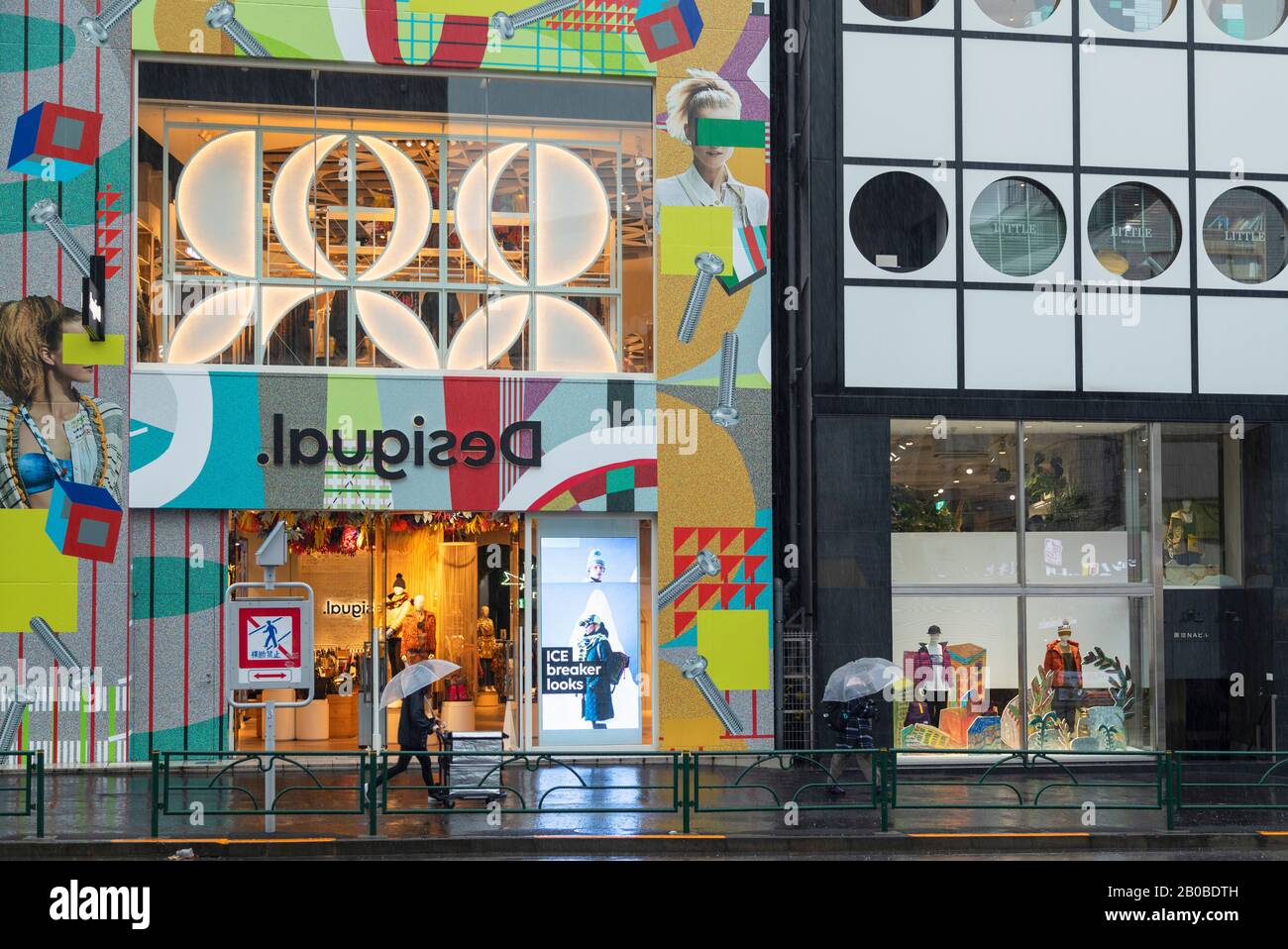 People walking past shops, Harajuku, Tokyo, Japan Stock Photo - Alamy