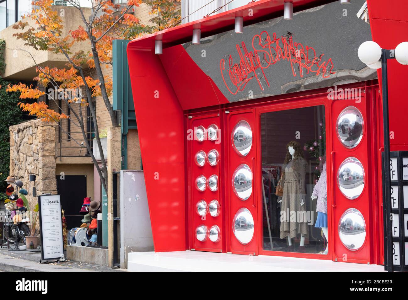 Japan clothes shop hi-res stock photography and images - Alamy