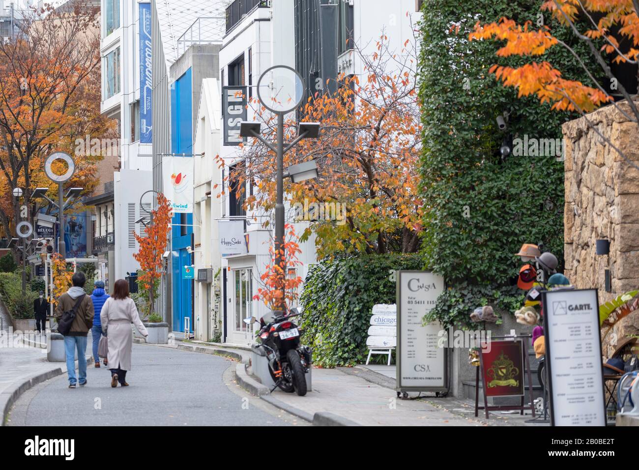 People walking past shops, Harajuku, Tokyo, Japan Stock Photo - Alamy