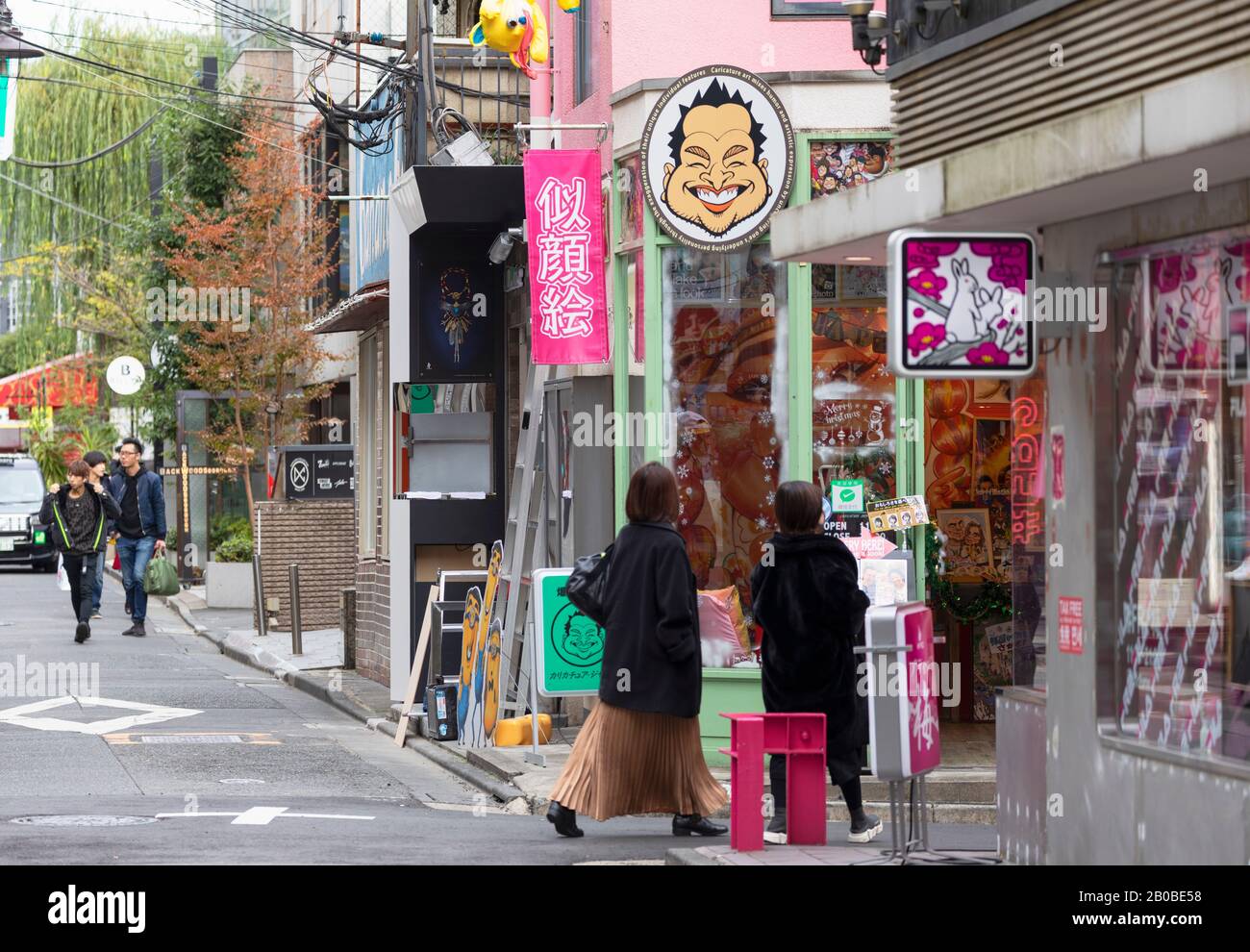 People walking past shops, Harajuku, Tokyo, Japan Stock Photo - Alamy
