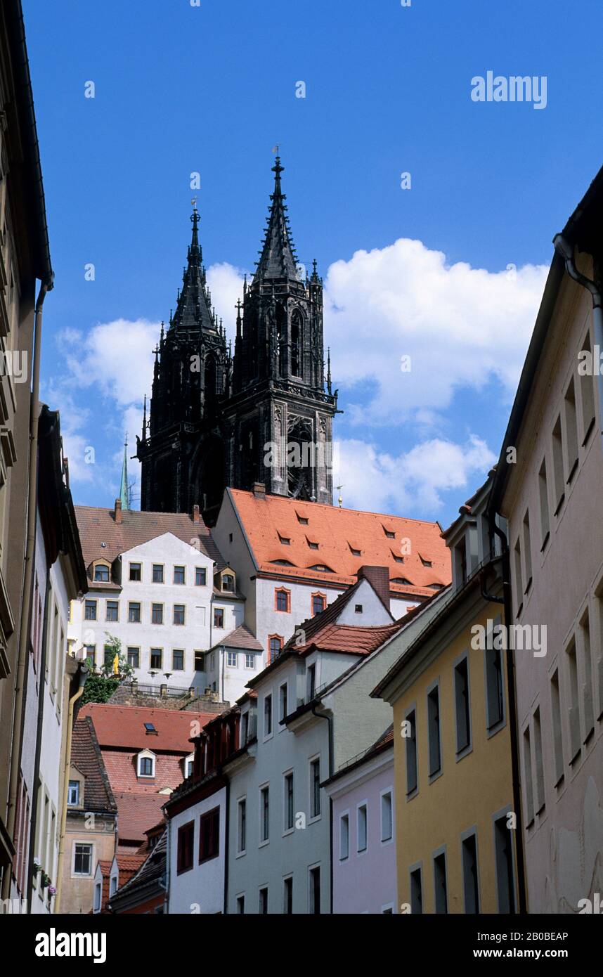 Gothic street scene hi-res stock photography and images - Alamy