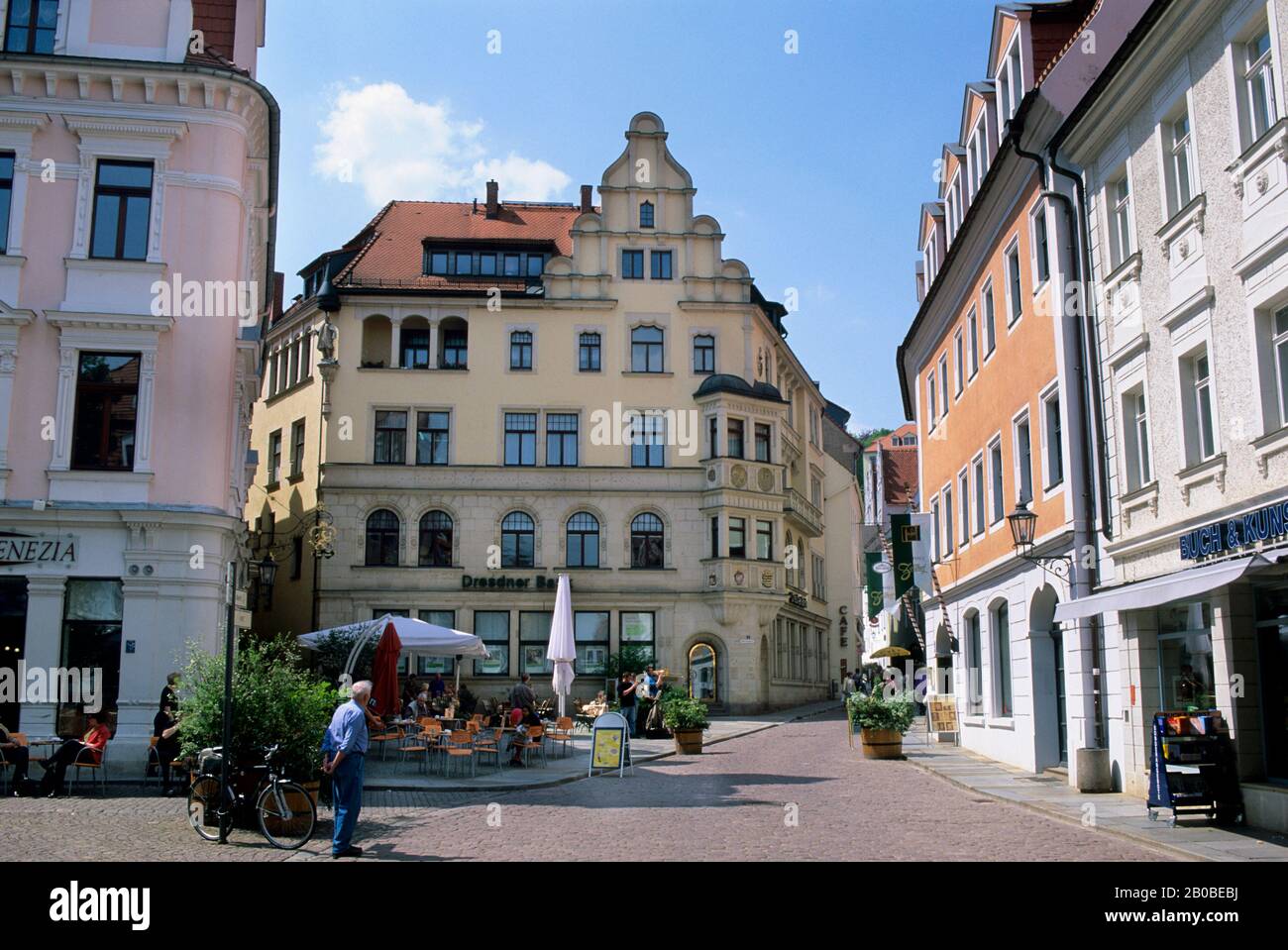 GERMANY, MEISSEN, STREET SCENE WITH SIDEWALK CAFE Stock Photo - Alamy