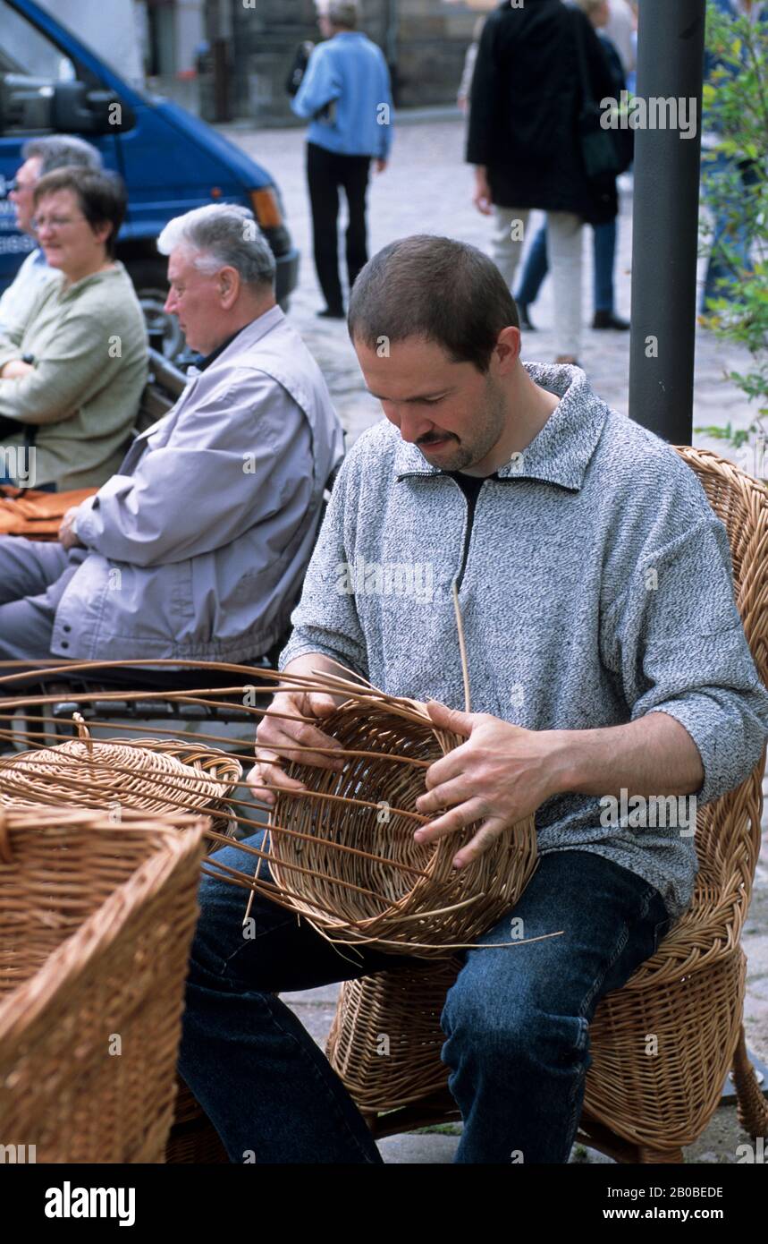 Basket maker people hi-res stock photography and images - Alamy