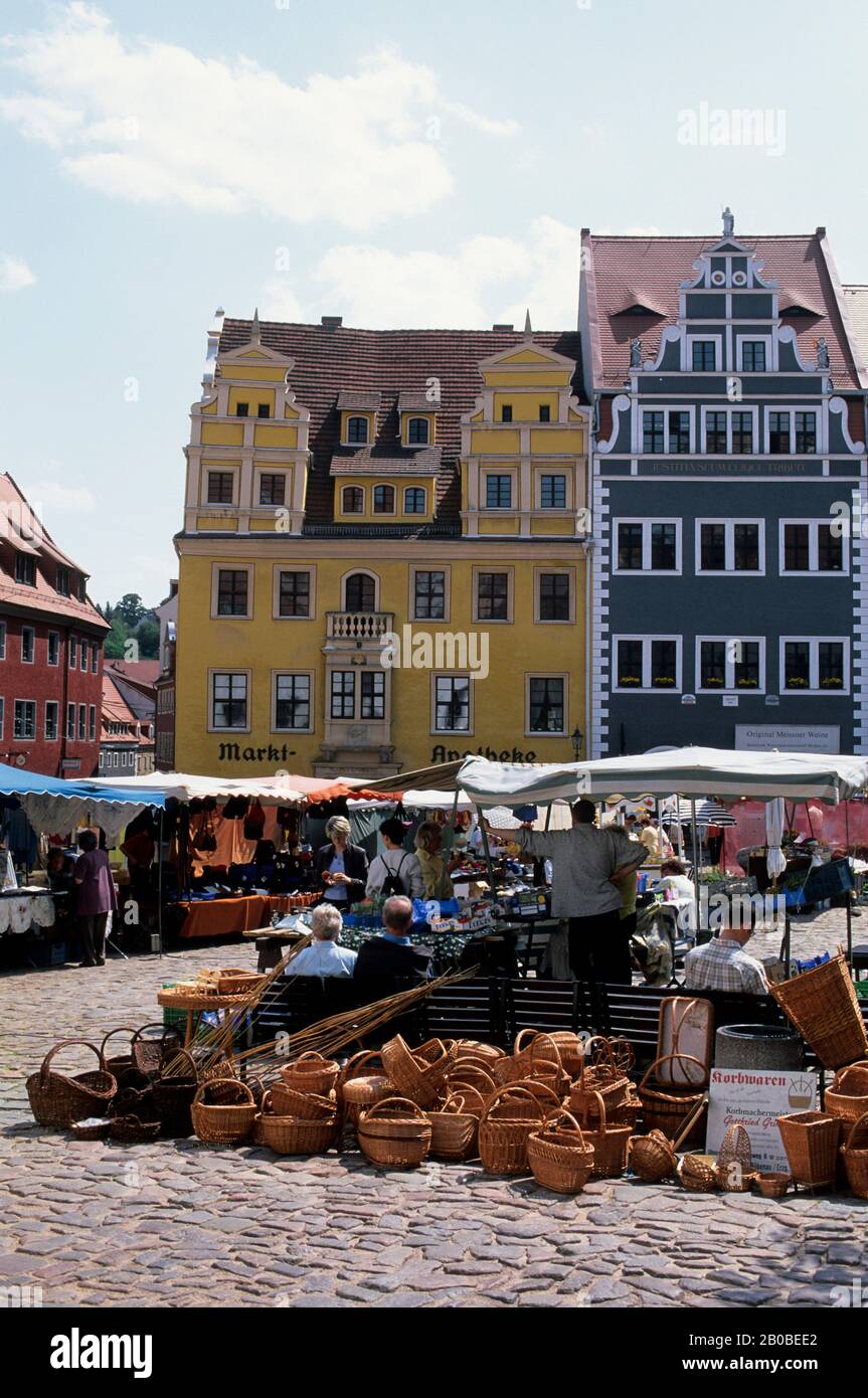 GERMANY, MEISSEN, MARKET SQUARE, MARKET DAY, BASKETS Stock Photo - Alamy