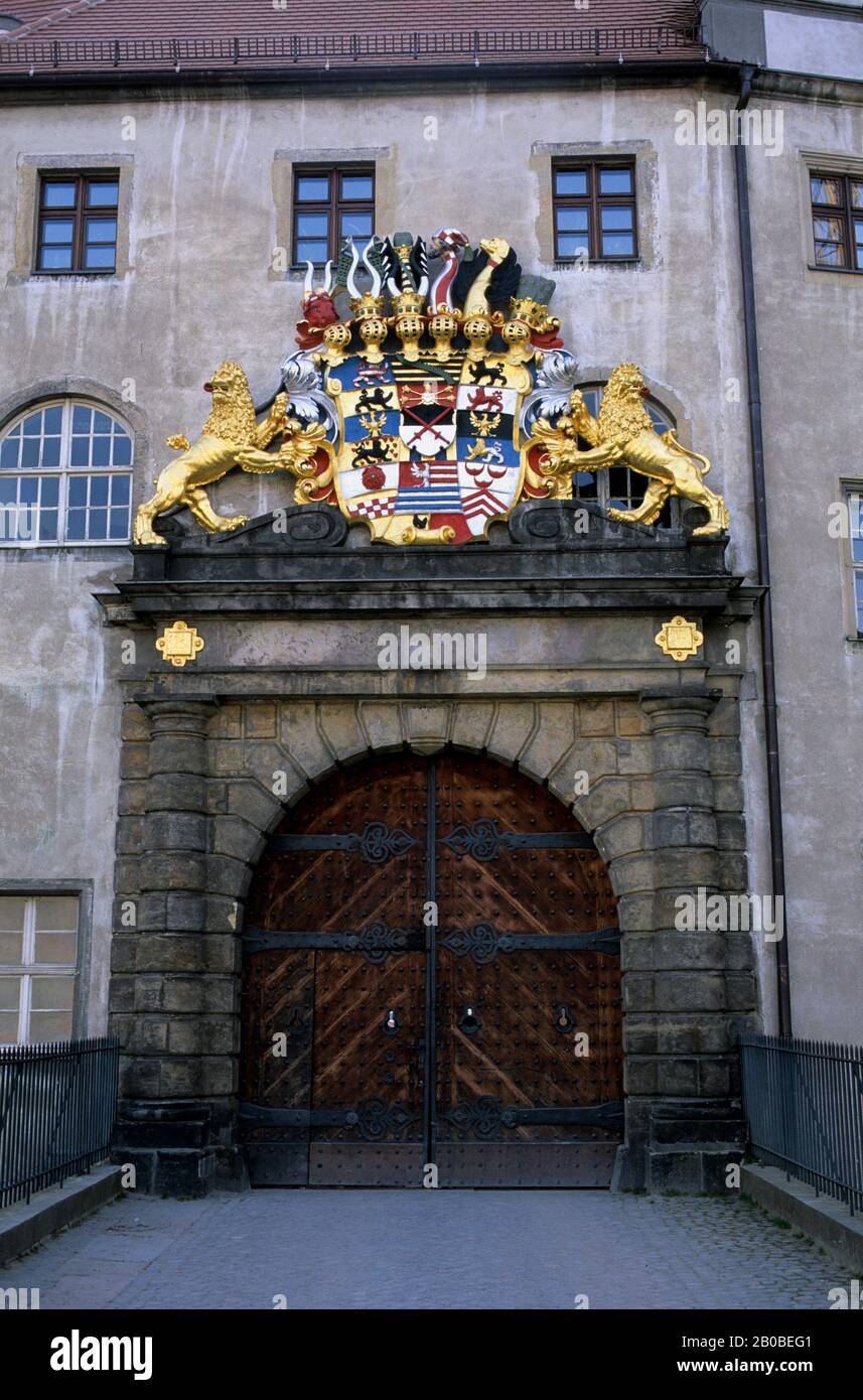 Coat arms gate entrance hi-res stock photography and images - Alamy