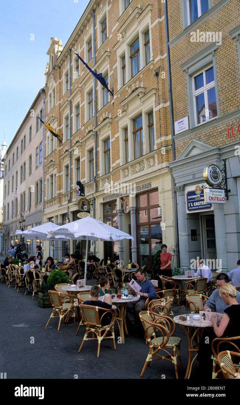 GERMANY, WITTENBERG, STREET SCENE WITH SIDEWALK CAFE Stock Photo - Alamy