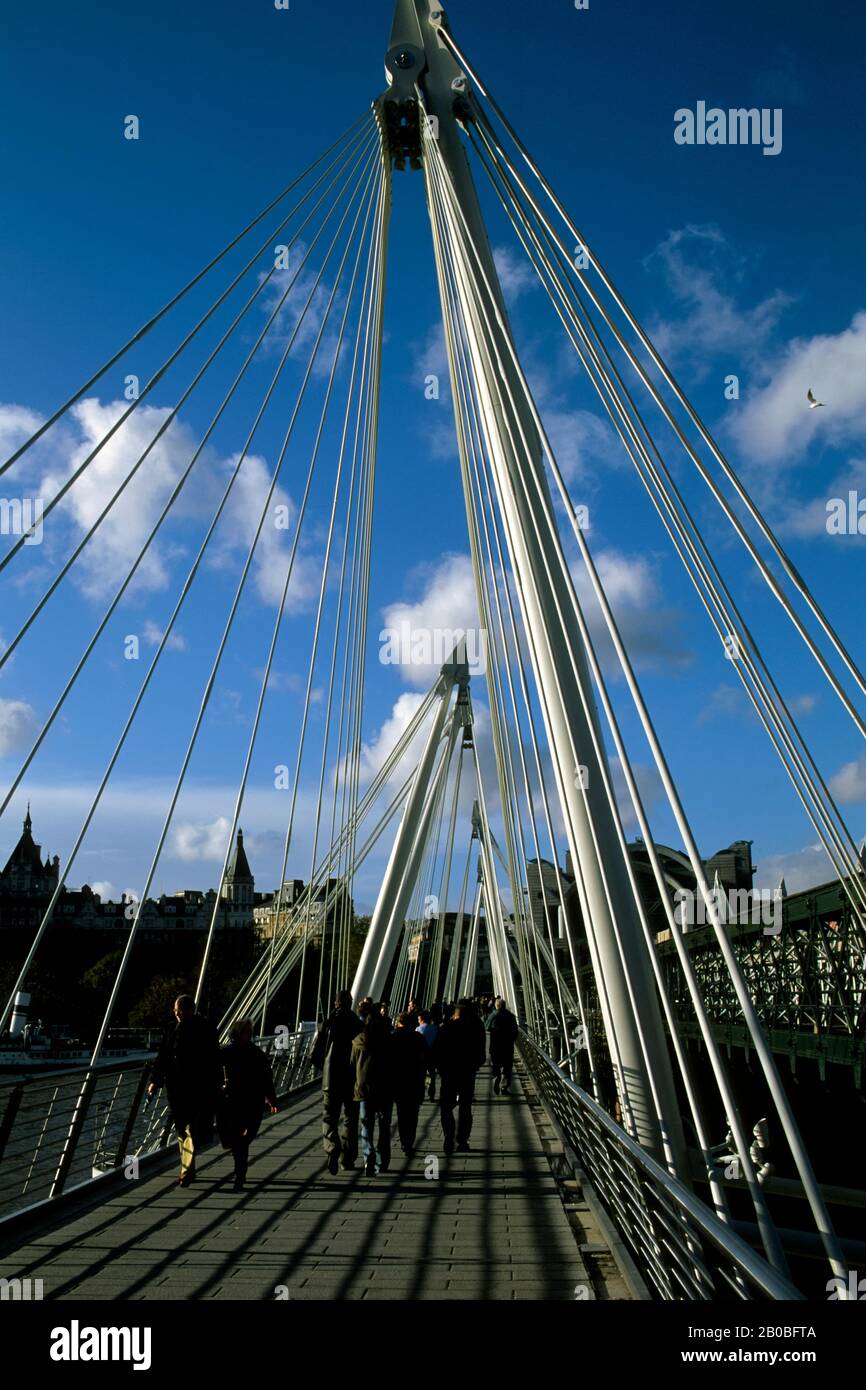 GREAT BRITAIN, LONDON, RIVER THAMES, HUNGERFORD BRIDGE (SUSPENSION ...