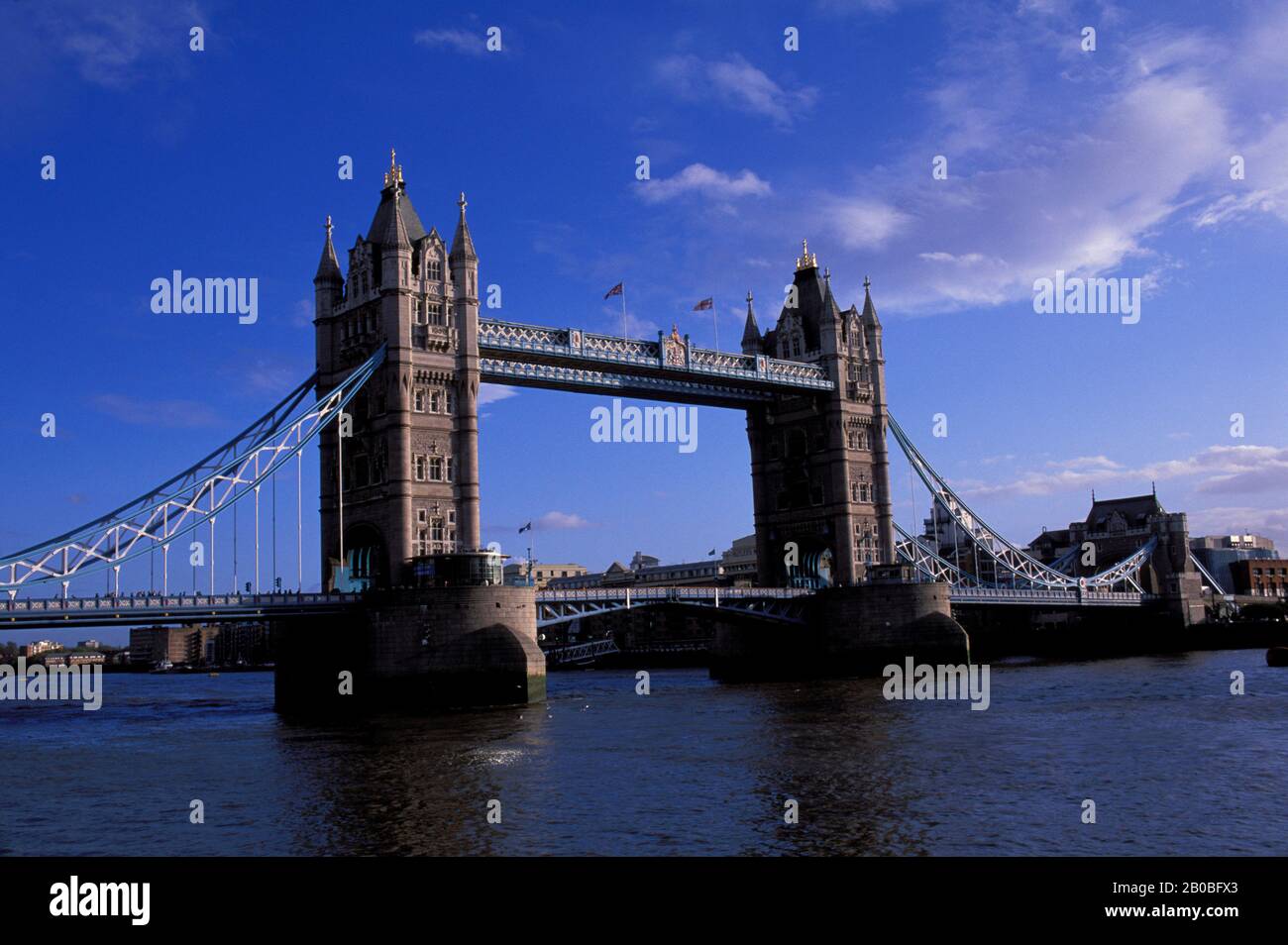GREAT BRITAIN, LONDON, RIVER THAMES, TOWER BRIDGE Stock Photo - Alamy