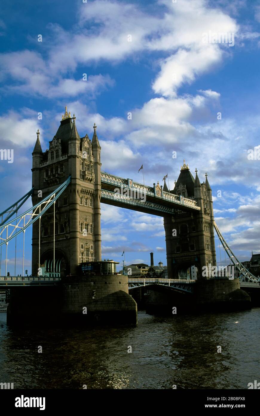 GREAT BRITAIN, LONDON, RIVER THAMES, TOWER BRIDGE Stock Photo - Alamy