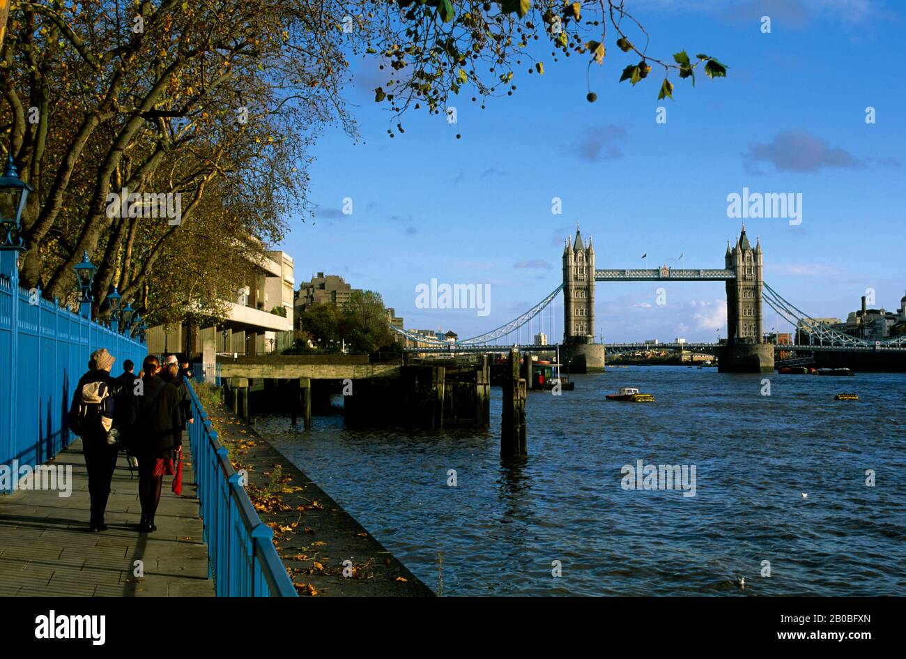 GREAT BRITAIN, LONDON, RIVER THAMES, TOWER BRIDGE, RIVER THAMES WALK ...