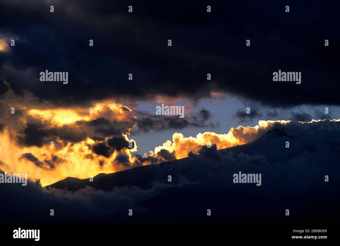 ITALY, SICILY, VIEW OF MT. ETNA, ERUPTION, SUNSET Stock Photo - Alamy