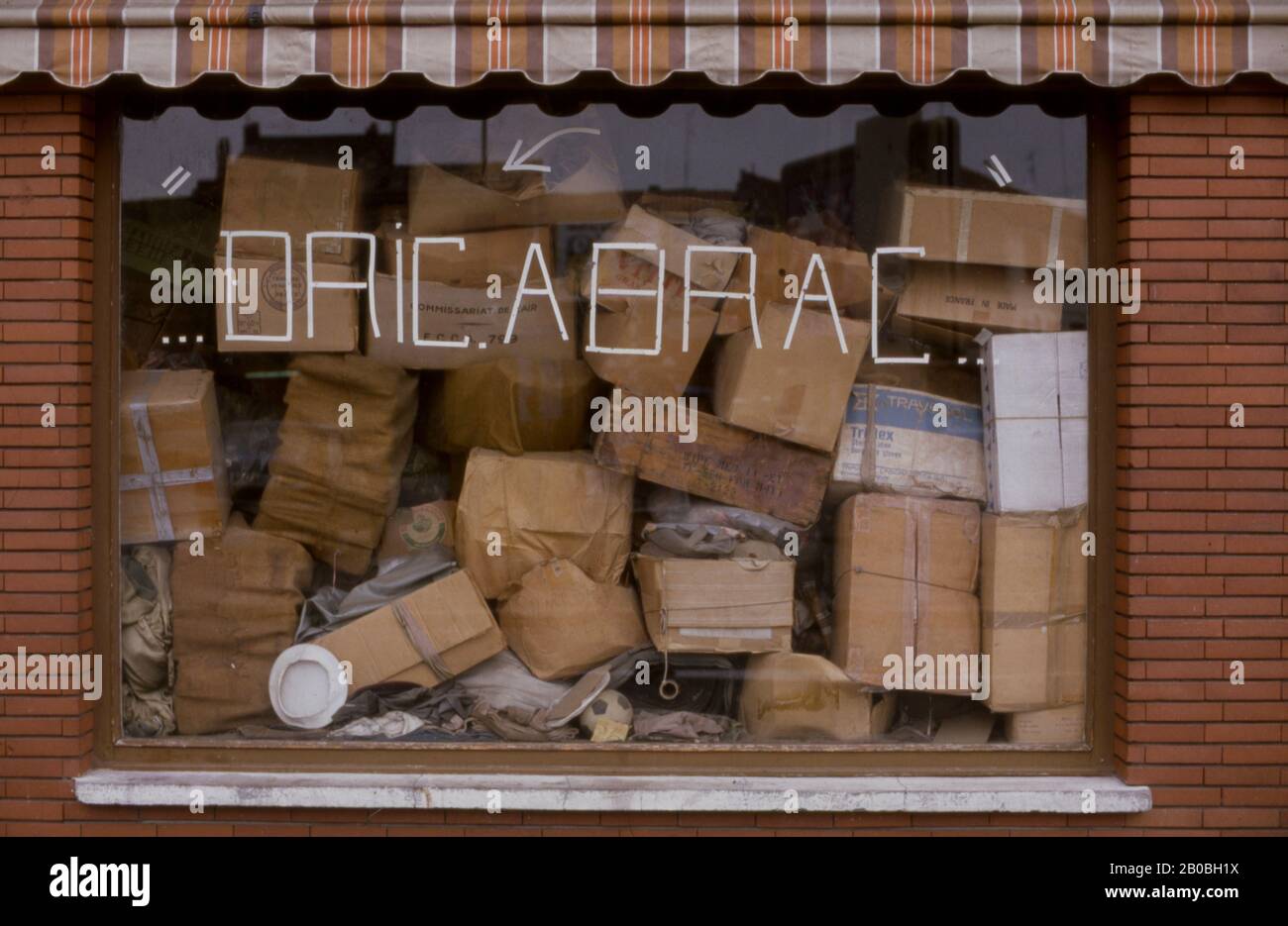 Full shop front hi-res stock photography and images - Alamy