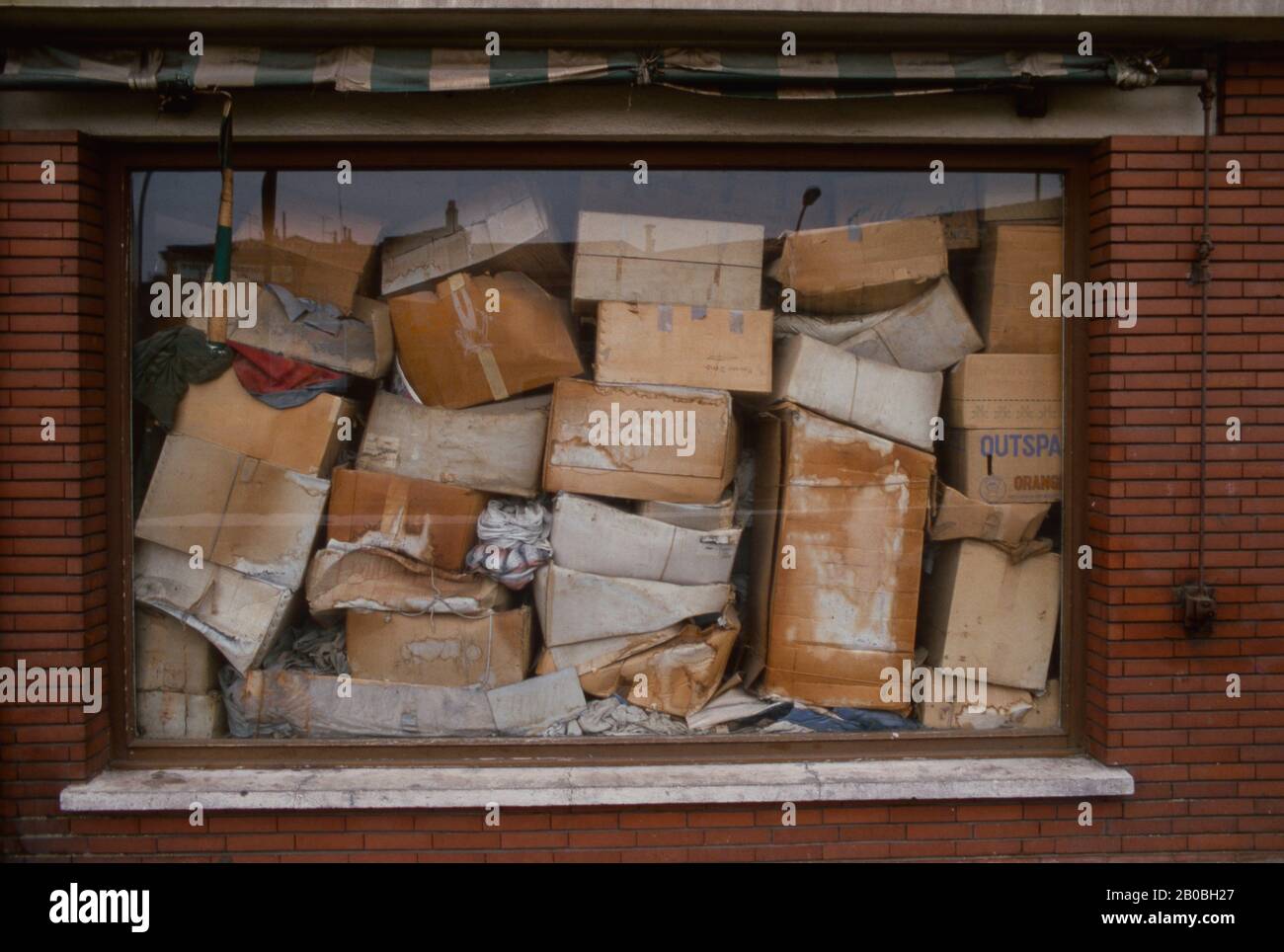 Over crowded hi-res stock photography and images - Alamy