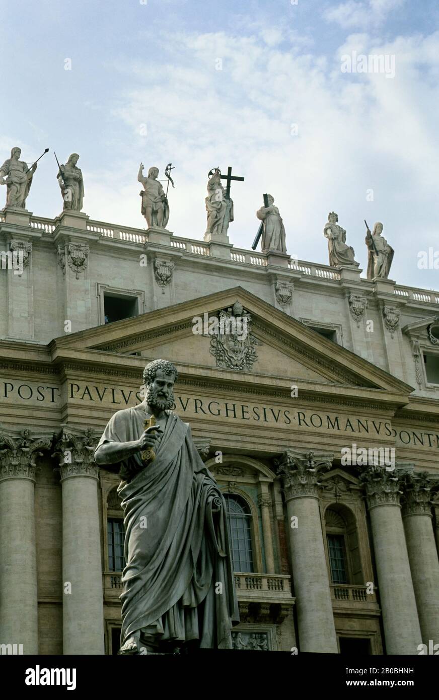 ITALY, ROME, VATICAN, ST. PETER'S SQUARE, ST. PETER'S BASILICA, DETAIL ...