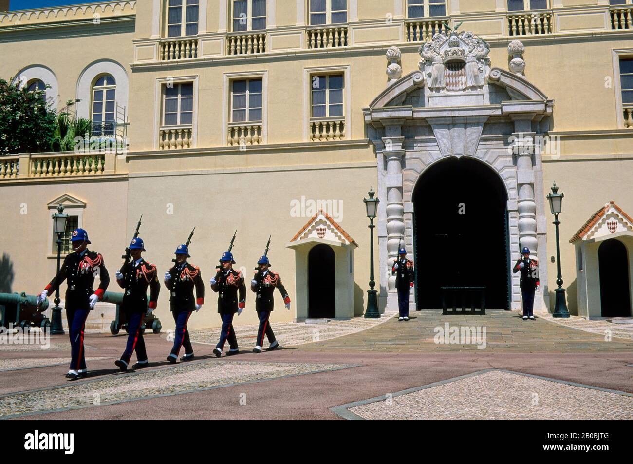 MONACO, MONTE CARLO, PRINCE'S PALACE, CHANGING OF THE GUARD CEREMONY ...