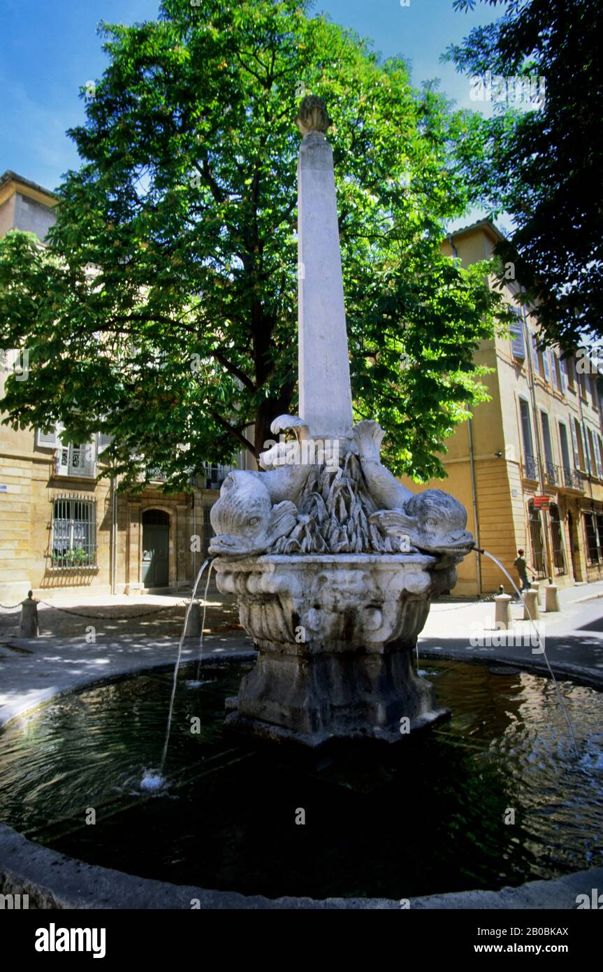 FRANCE, AIX-EN-PROVENCE, FOUR DOLPHIN FOUNTAIN Stock Photo - Alamy