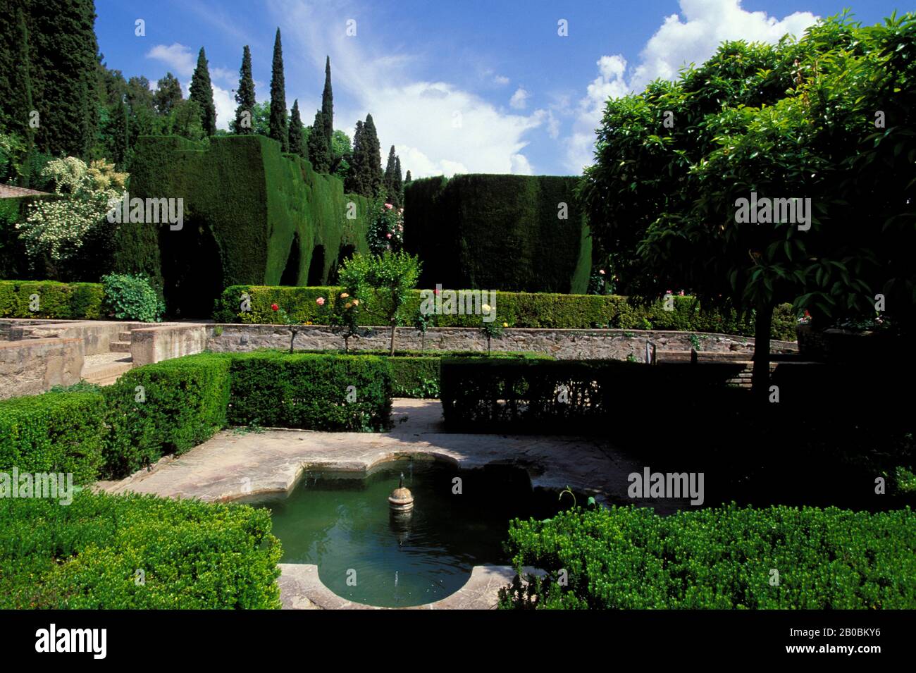 The alhambra water fountains hi-res stock photography and images - Alamy