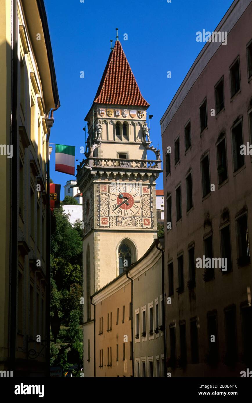 GERMANY, PASSAU, STREET SCENE, VIEW OF CITY HALL TOWER Stock Photo - Alamy